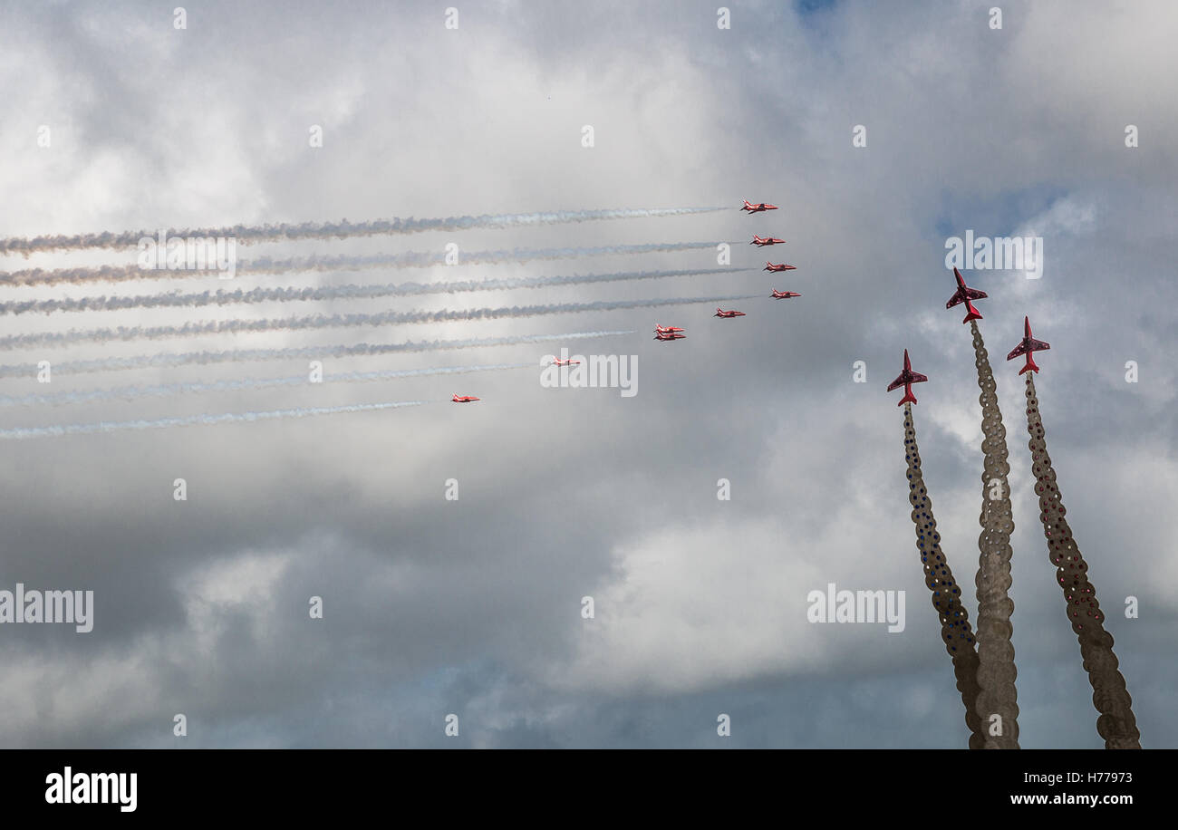 The RAF Red Arrows at Bournemouth Air Festival 2016 Stock Photo - Alamy