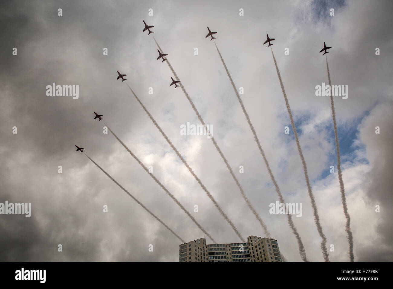 The RAF Red Arrows at Bournemouth Air Festival 2016 Stock Photo - Alamy