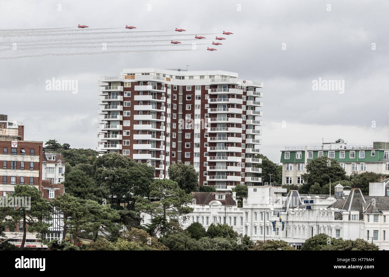 The RAF Red Arrows at Bournemouth Air Festival 2016 Stock Photo - Alamy