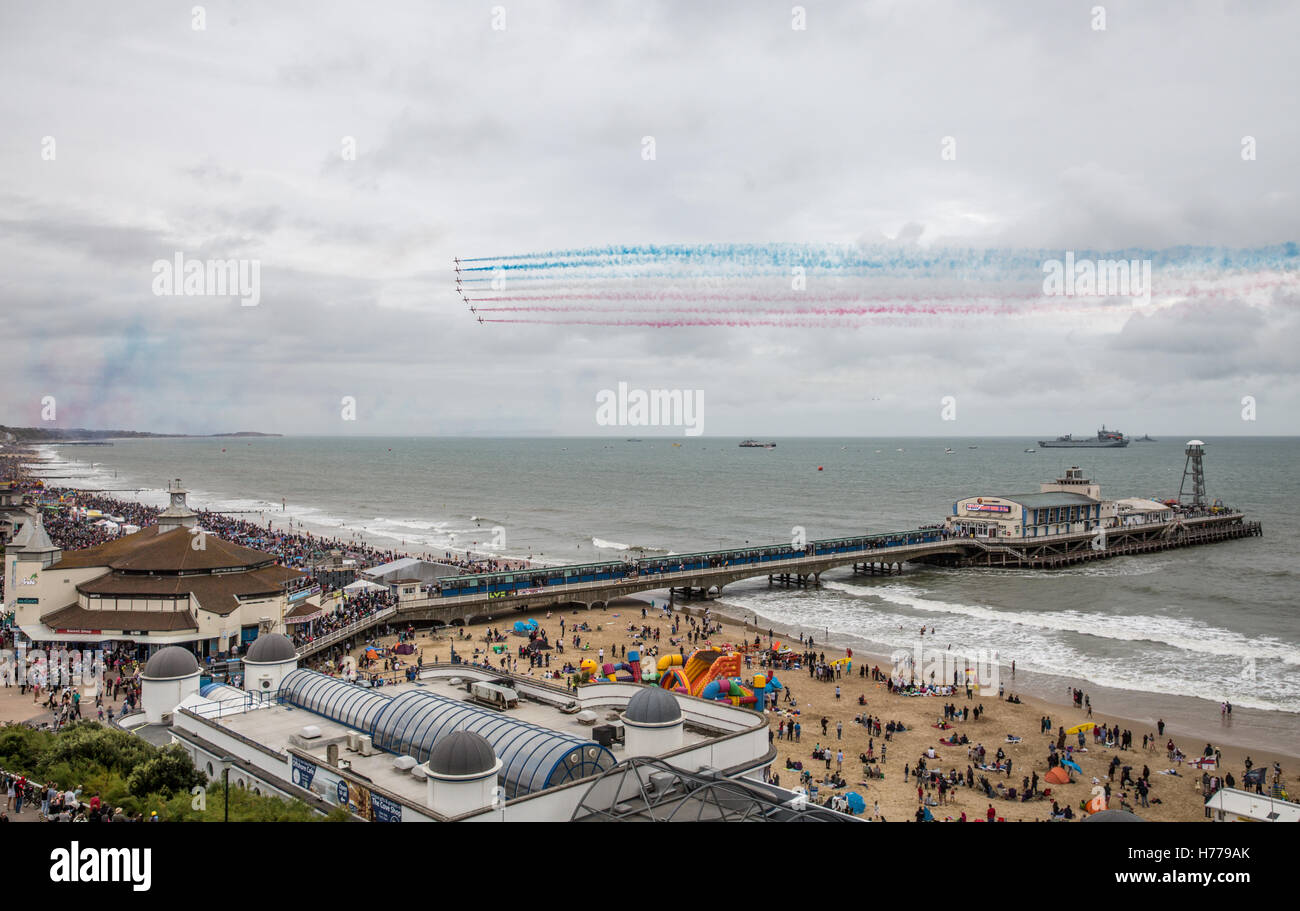 The RAF Red Arrows at Bournemouth Air Festival 2016 Stock Photo - Alamy