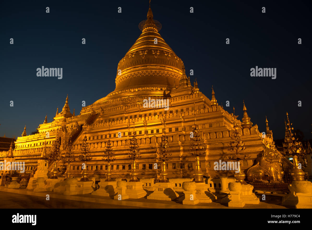 Old bagan at night hi-res stock photography and images - Alamy