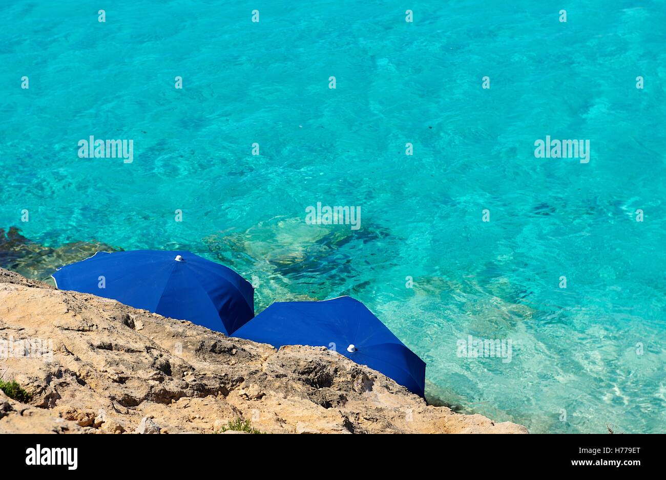 Parasols on beach hi-res stock photography and images - Alamy