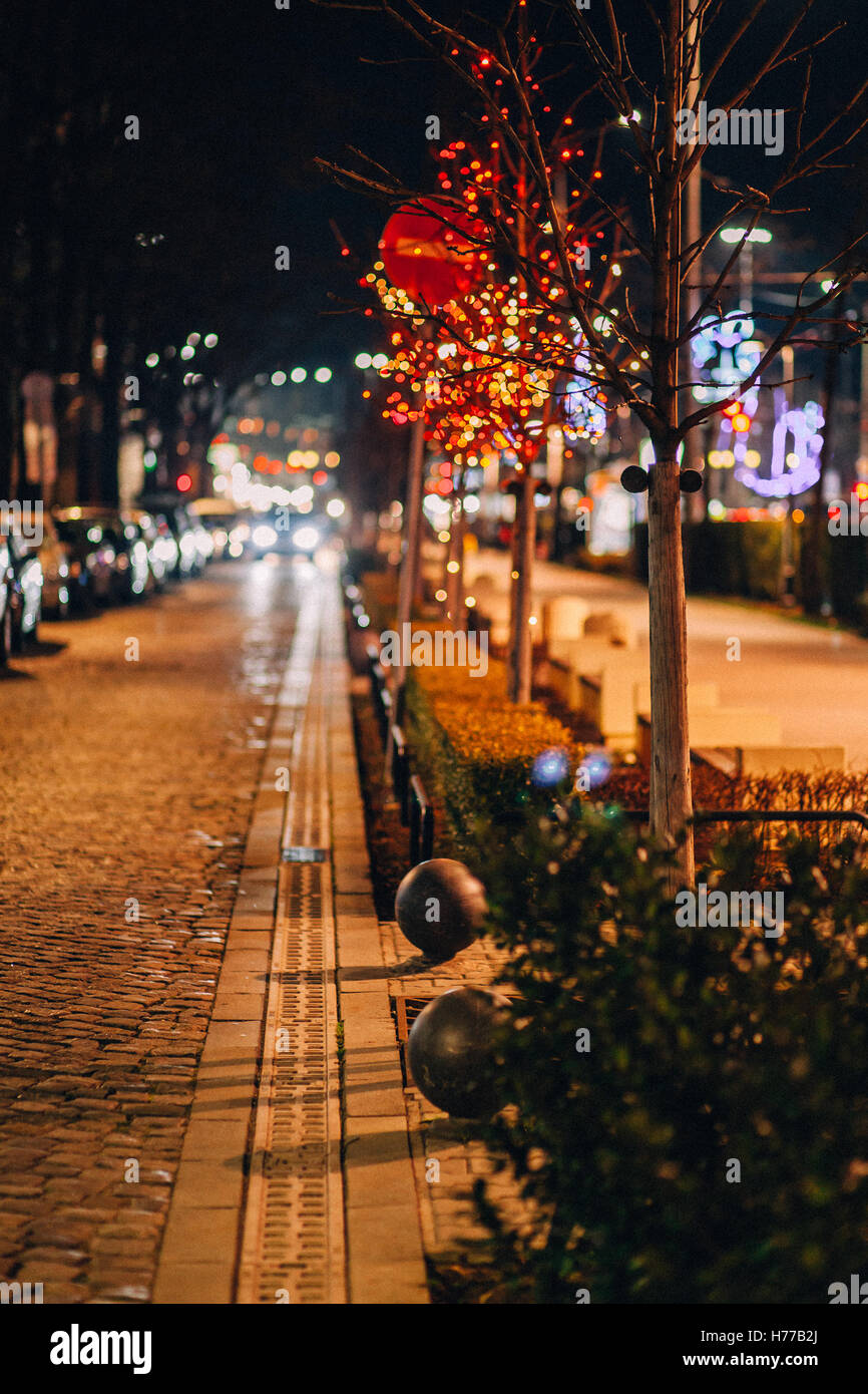 Street scene at Christmas Stock Photo - Alamy