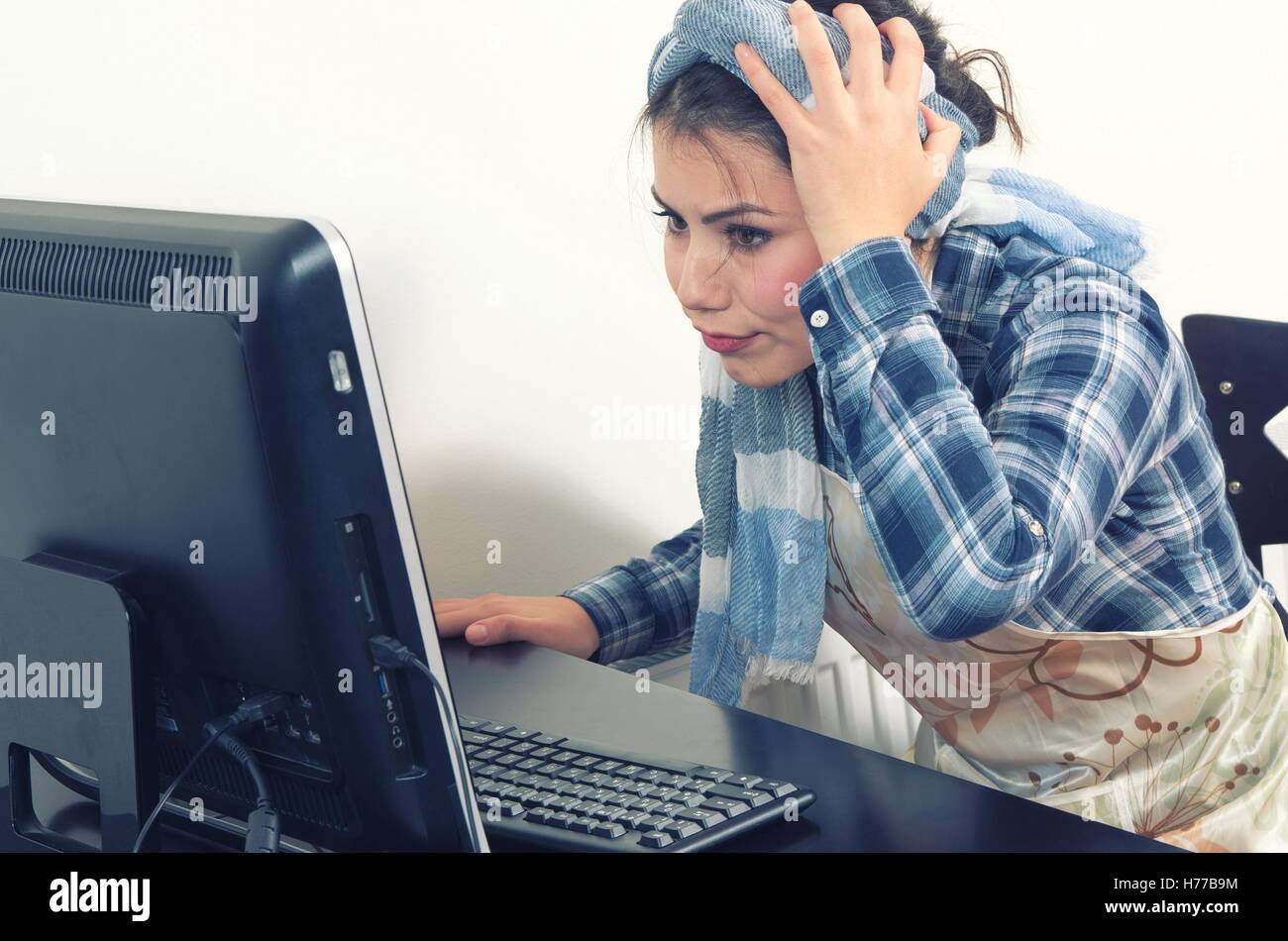 house wife using the computer Stock Photo - Alamy