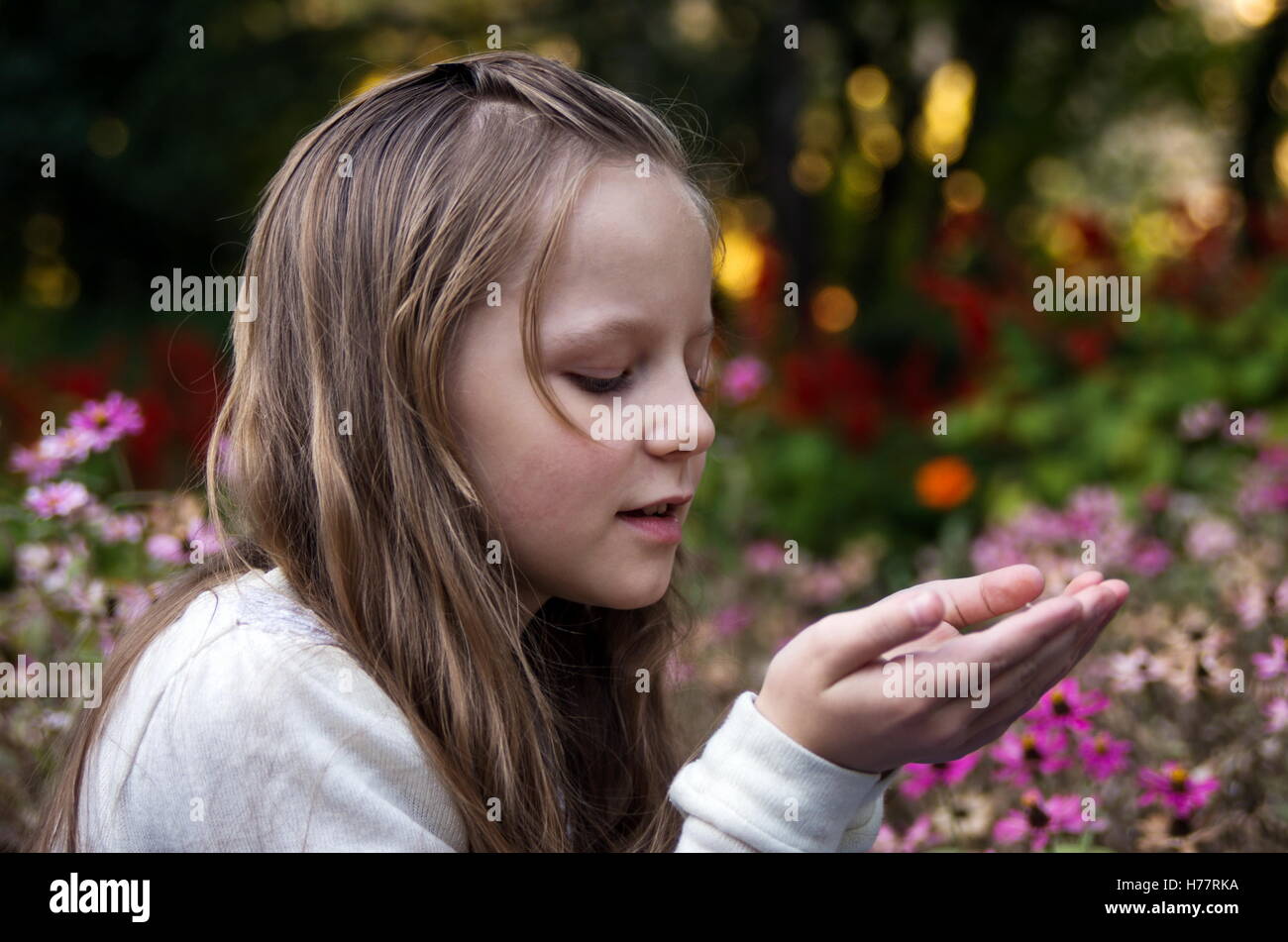 pretty girl portrait in the park Stock Photo - Alamy