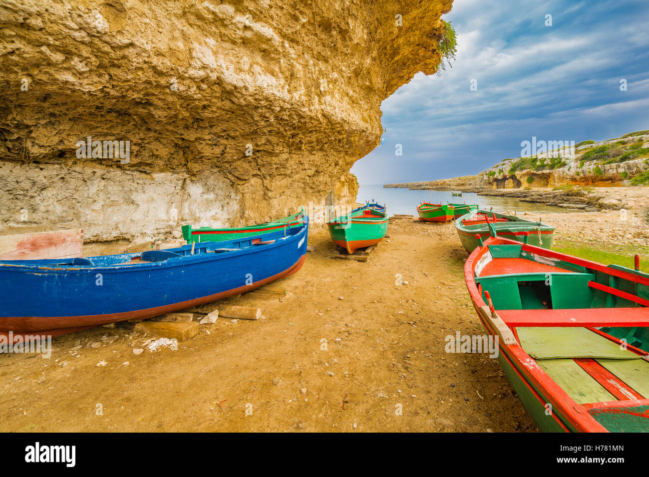 rowing boats on beach in Italy Stock Photo - Alamy