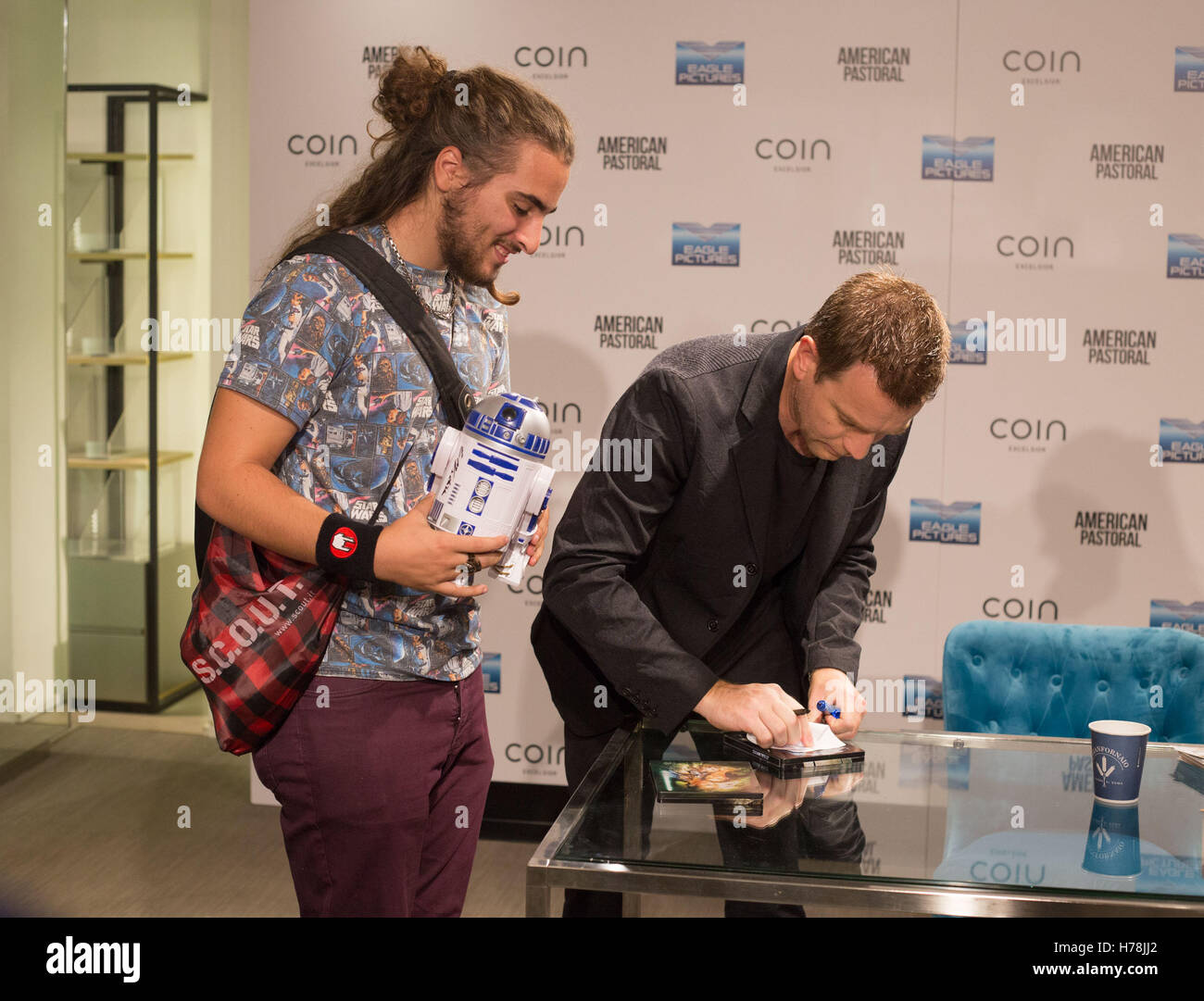 Ewan McGregor meets fans at department store Coin on the Via Cola di ...