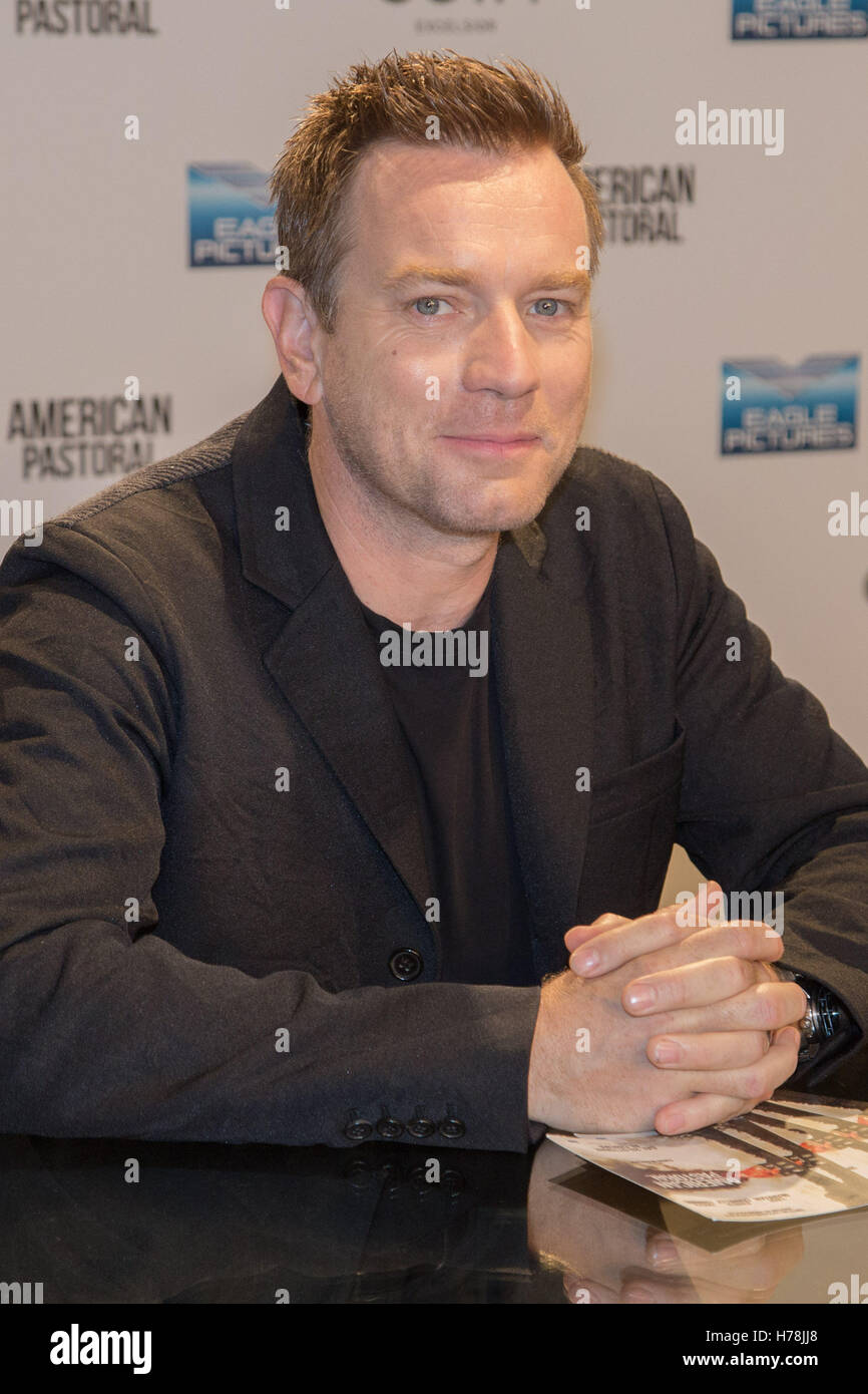 Ewan McGregor meets fans at department store Coin on the Via Cola di ...