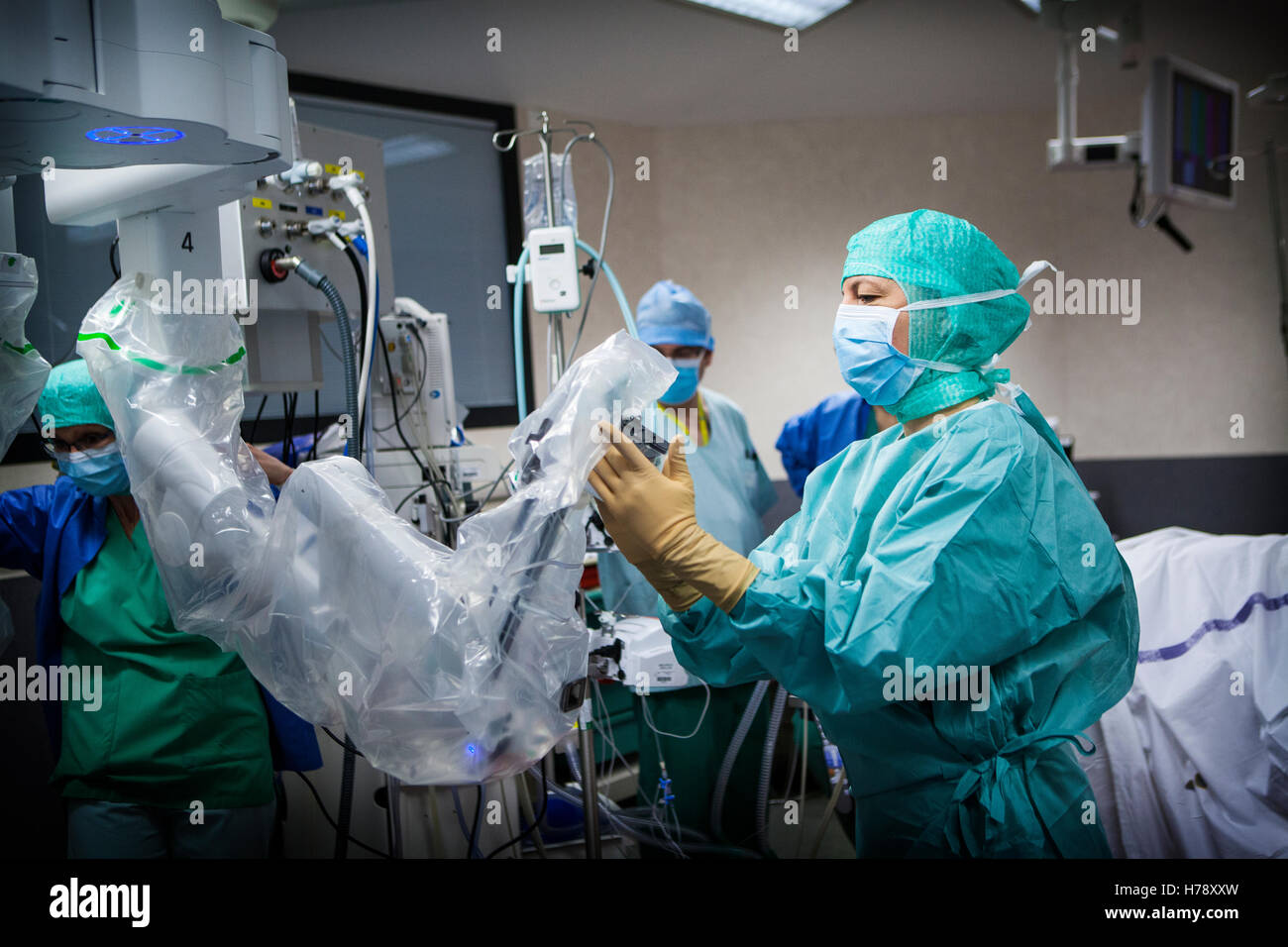 Laparoscopic surgery hi-res stock photography and images - Alamy