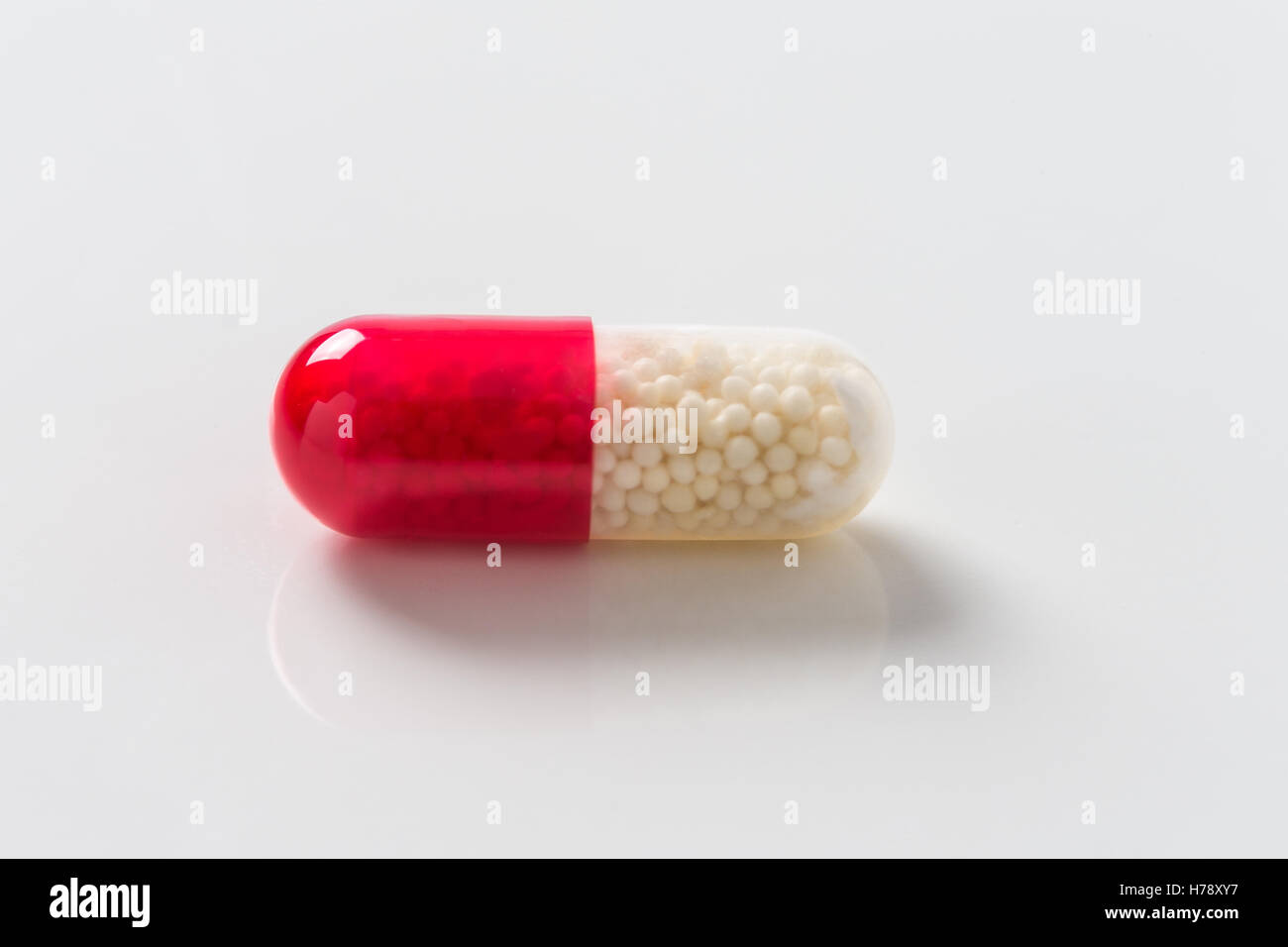 Modified release capsules hi-res stock photography and images - Alamy