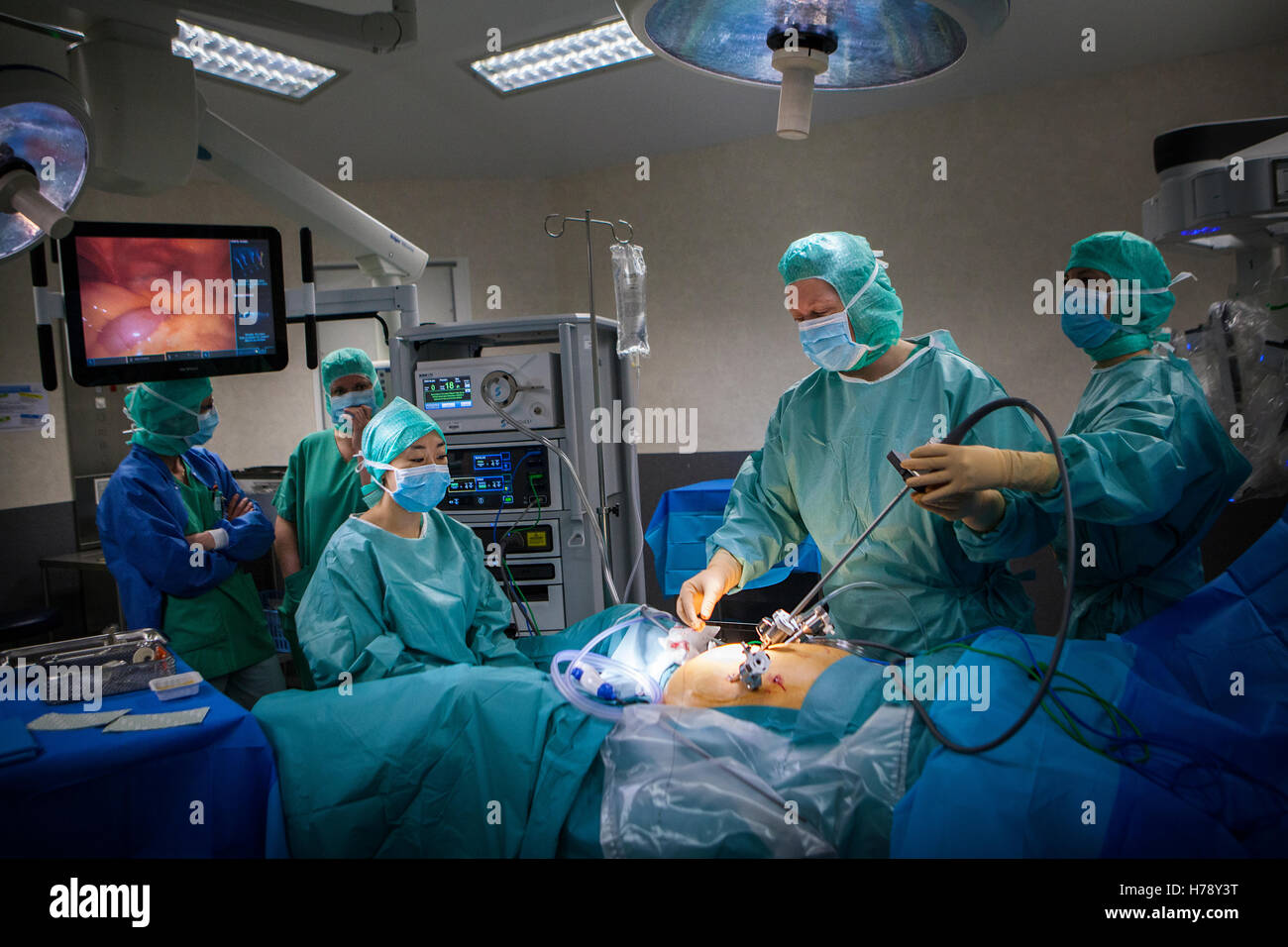 Keyhole minimally invasive surgery hi-res stock photography and images ...