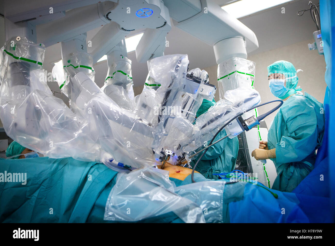 Robotic surgery hi-res stock photography and images - Alamy