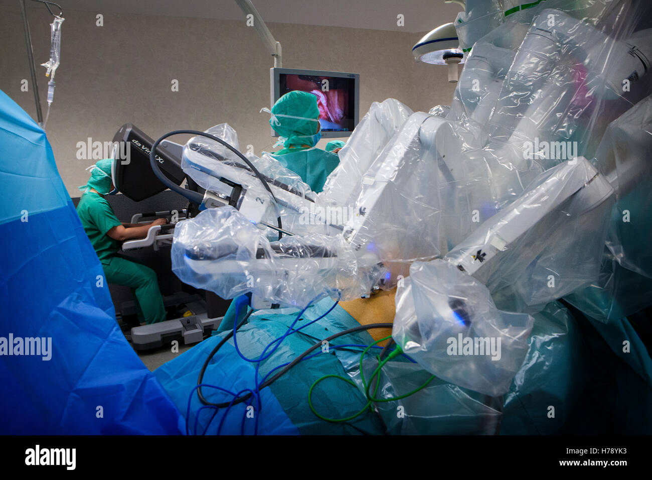 Robotic assisted laparoscopic surgery hi-res stock photography and ...