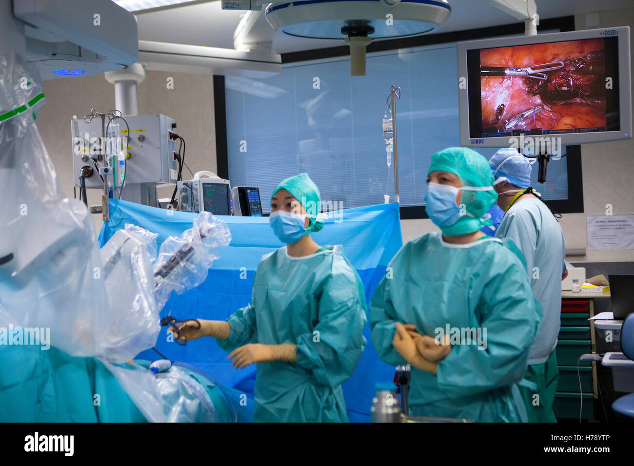 Keyhole minimally invasive surgery hi-res stock photography and images ...