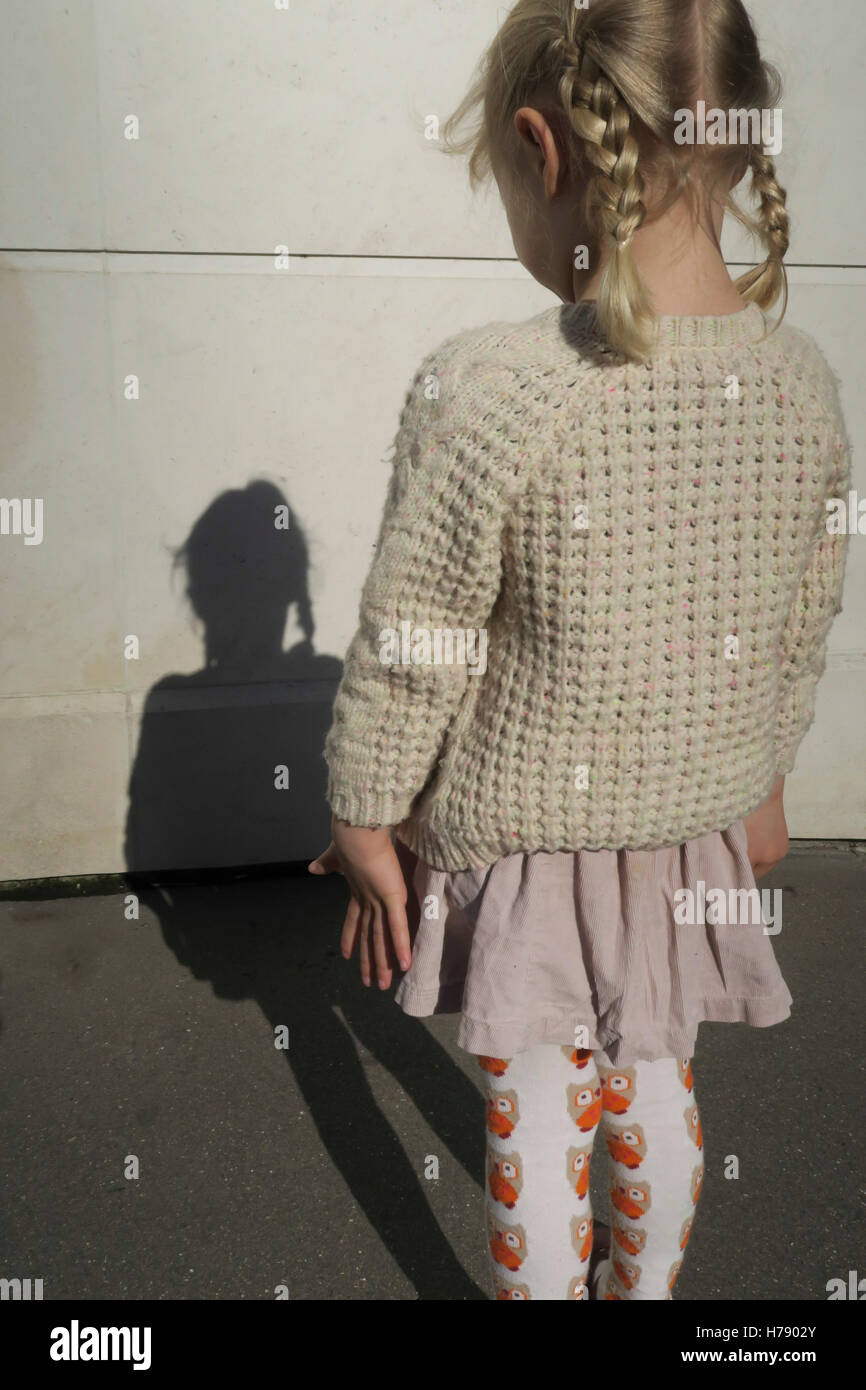 Child contemplate hi-res stock photography and images - Alamy