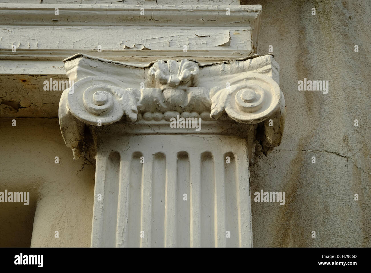 Ionic capital hi-res stock photography and images - Alamy