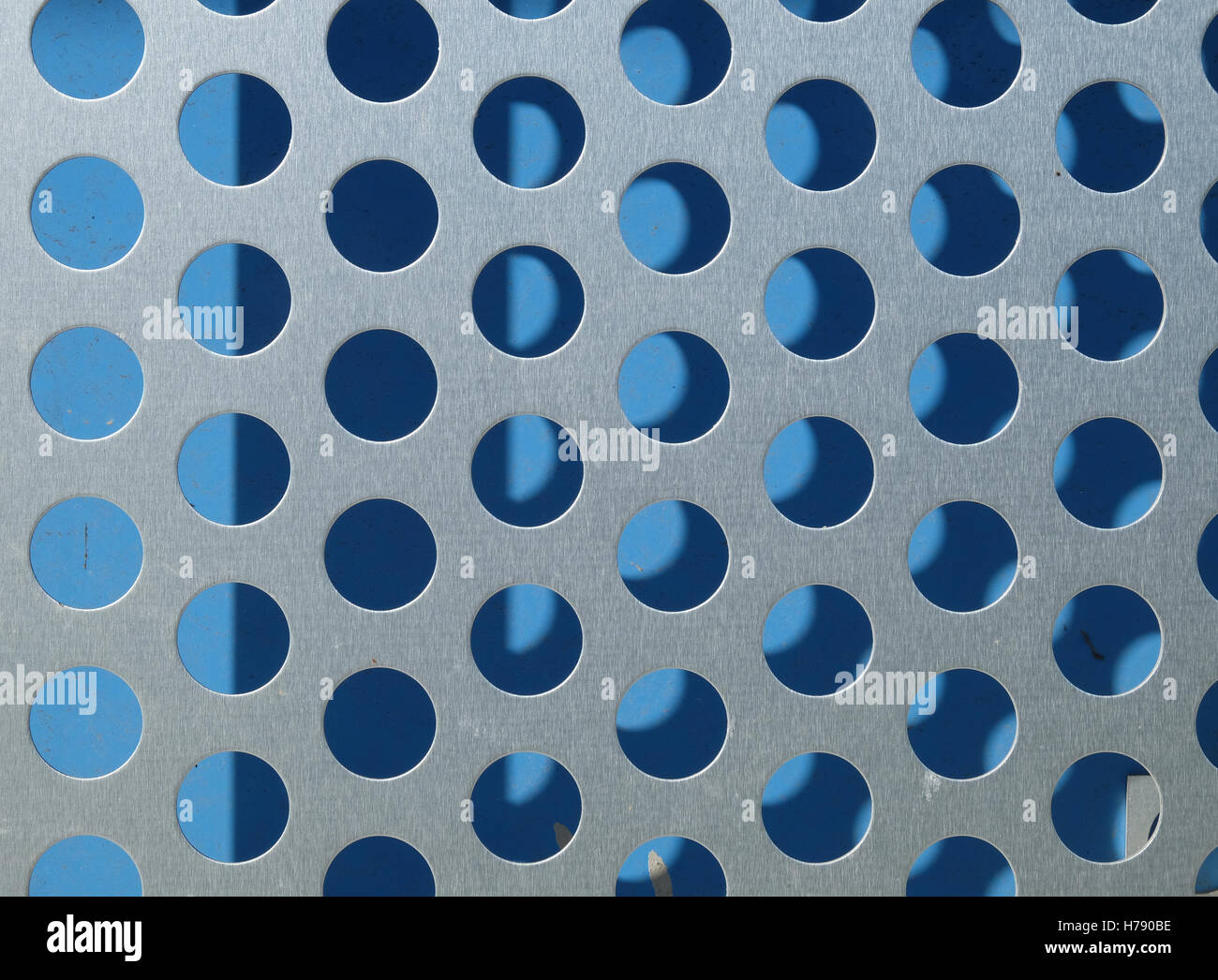 Metal grille hi-res stock photography and images - Alamy