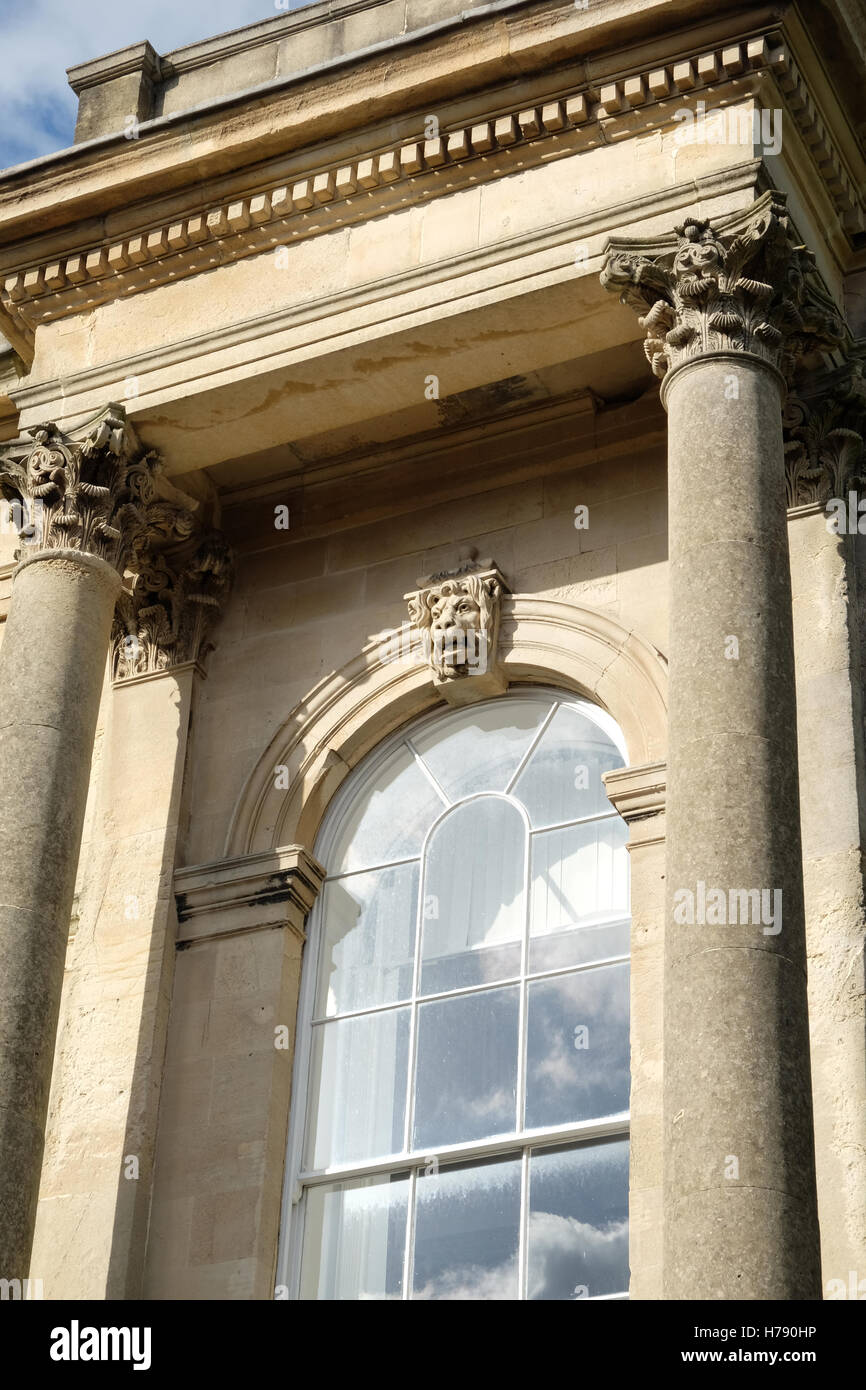 Columns and capitals hi-res stock photography and images - Alamy