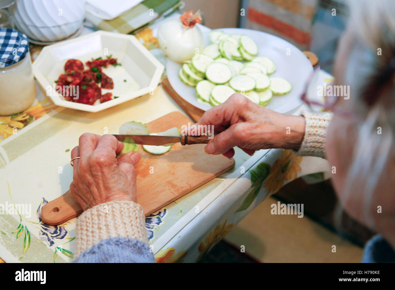 SENIOR IN KITCHEN Stock Photo - Alamy