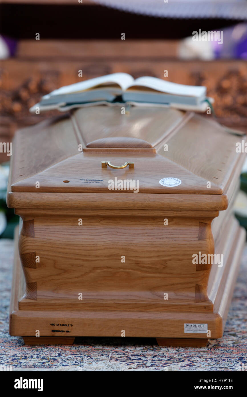 Caskets of dead hi-res stock photography and images - Alamy