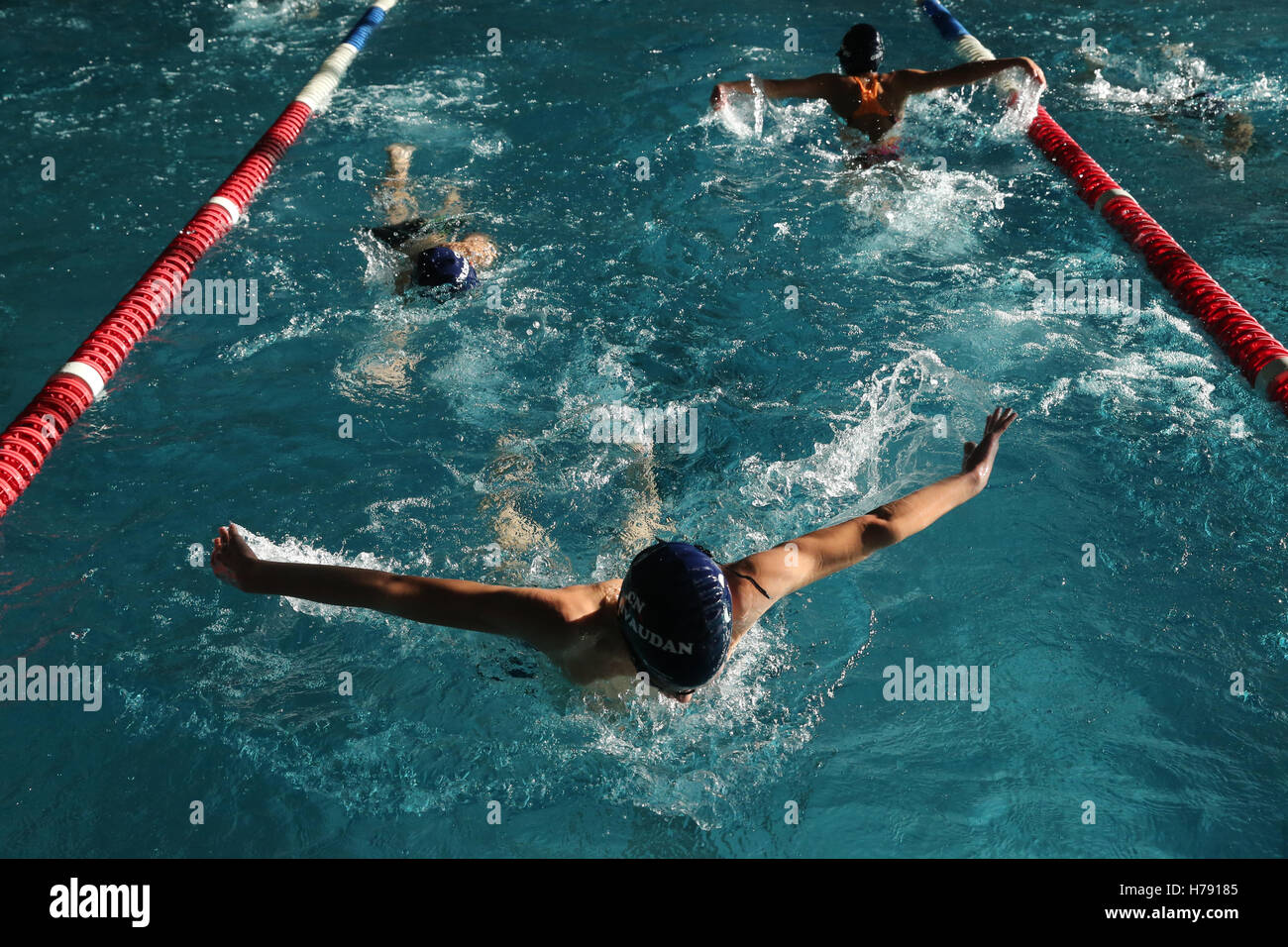 Teenagers swimming competition hi-res stock photography and images - Alamy