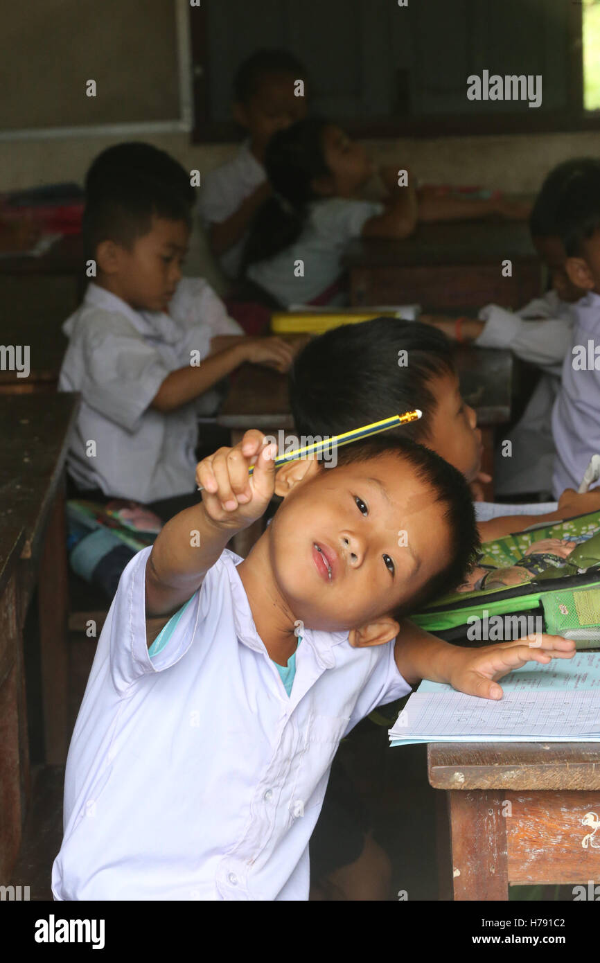10 year old asian schoolboy hi-res stock photography and images - Alamy