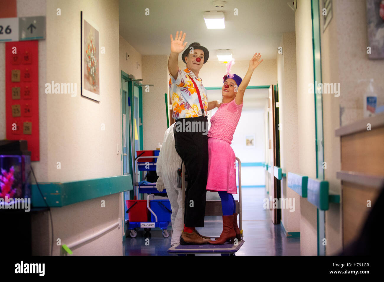 Grotesque clowns hi-res stock photography and images - Alamy