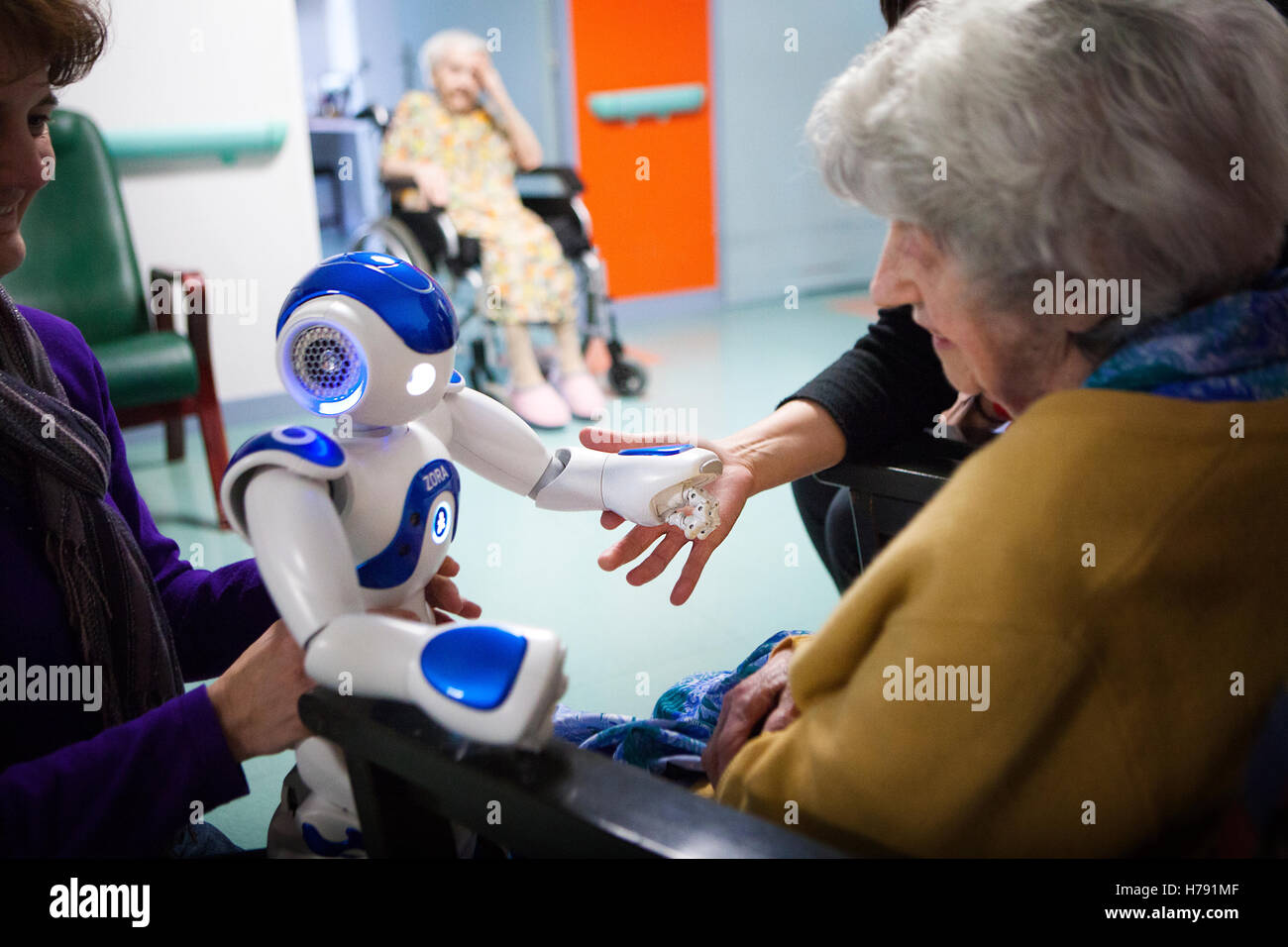 40 80 years old hi-res stock photography and images - Alamy