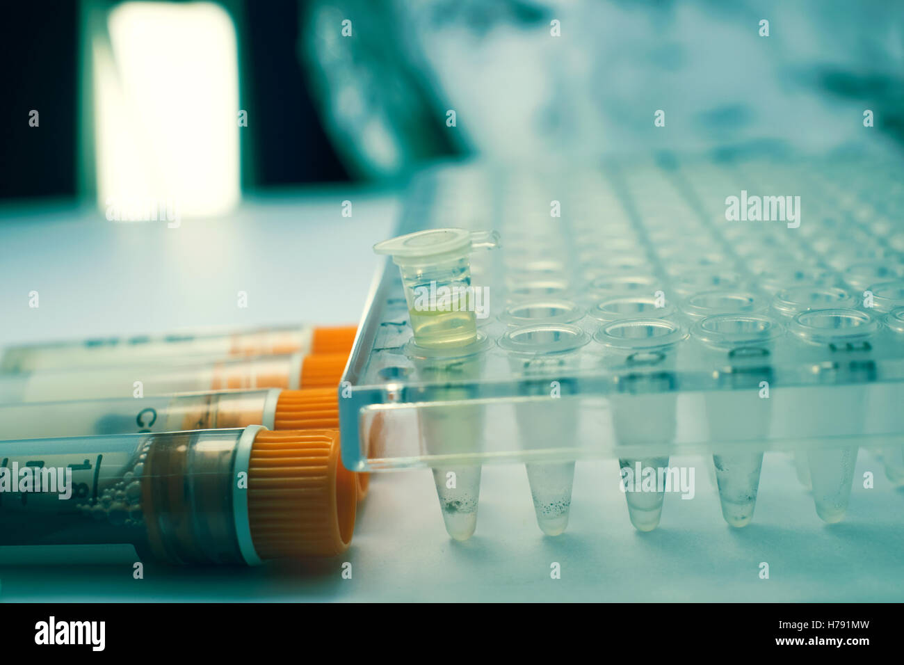 Pcr plat hi-res stock photography and images - Alamy