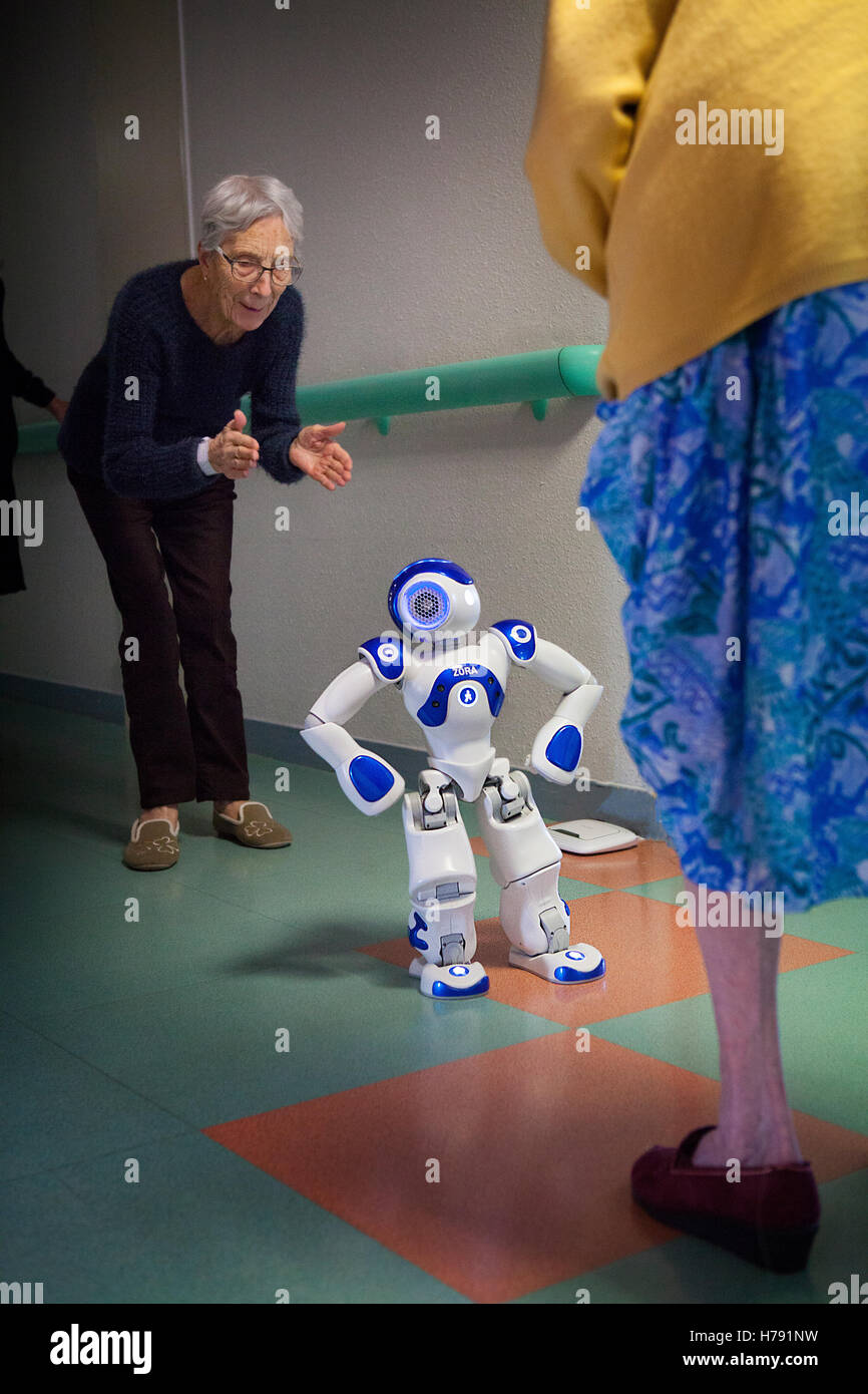 Nursing robot hi-res stock photography and images - Alamy