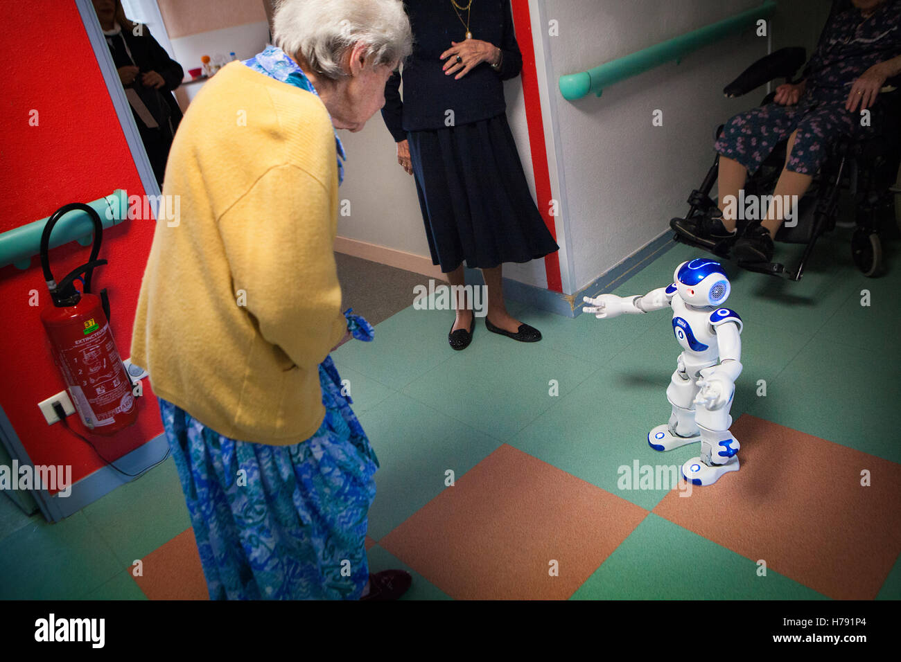 Nursing robot hi-res stock photography and images - Alamy