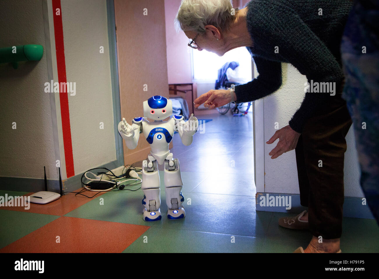 Feminine robots hi-res stock photography and images - Alamy