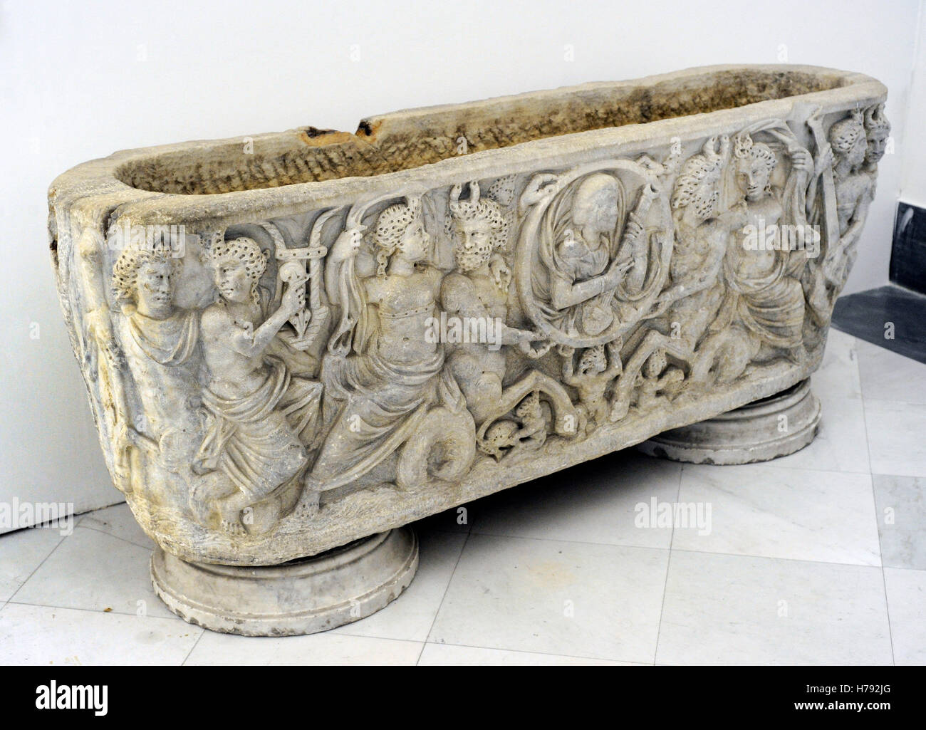 Sarcophagus rome clipeus hi-res stock photography and images - Alamy