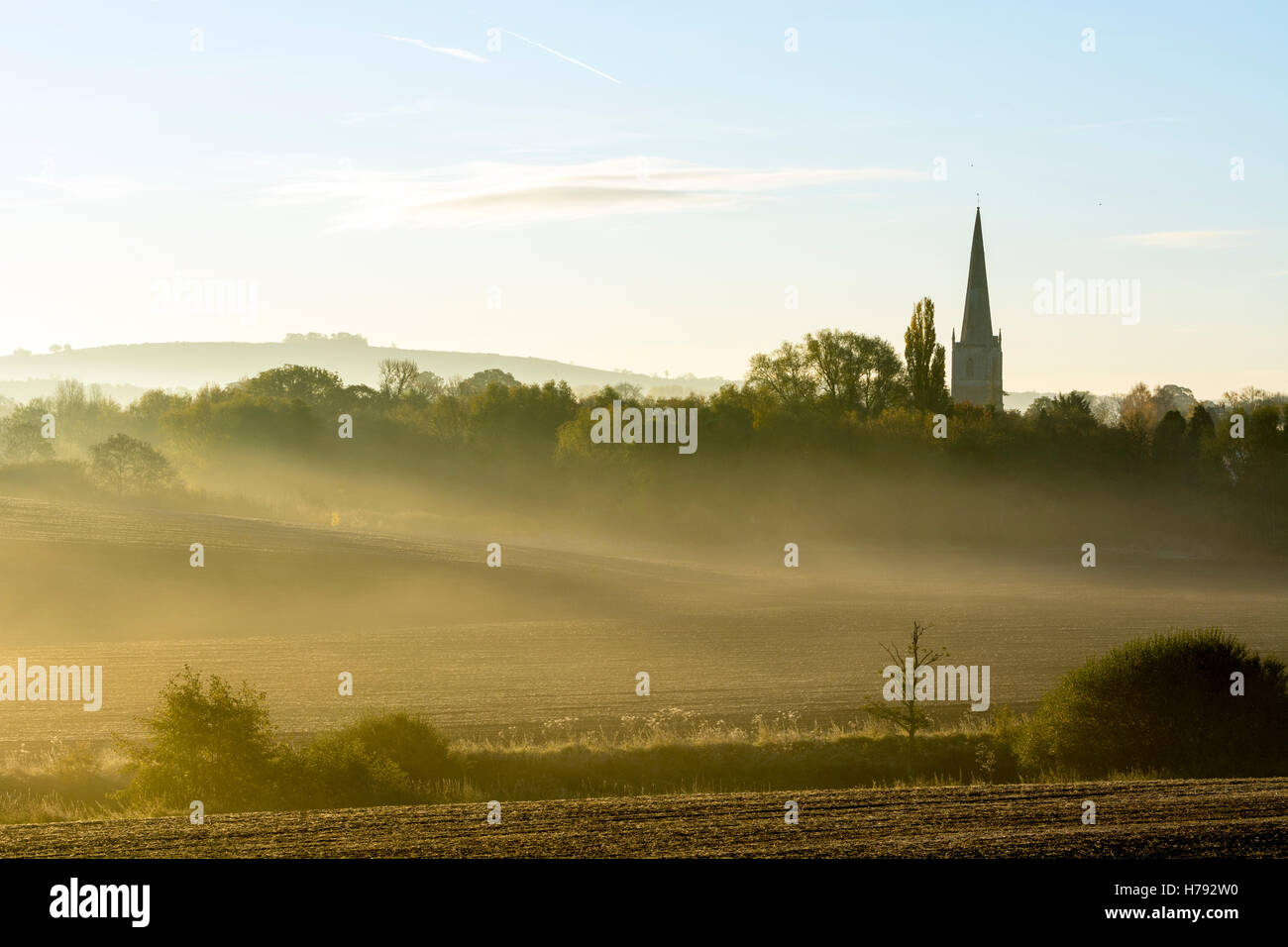 View misty dawn england hi-res stock photography and images - Alamy