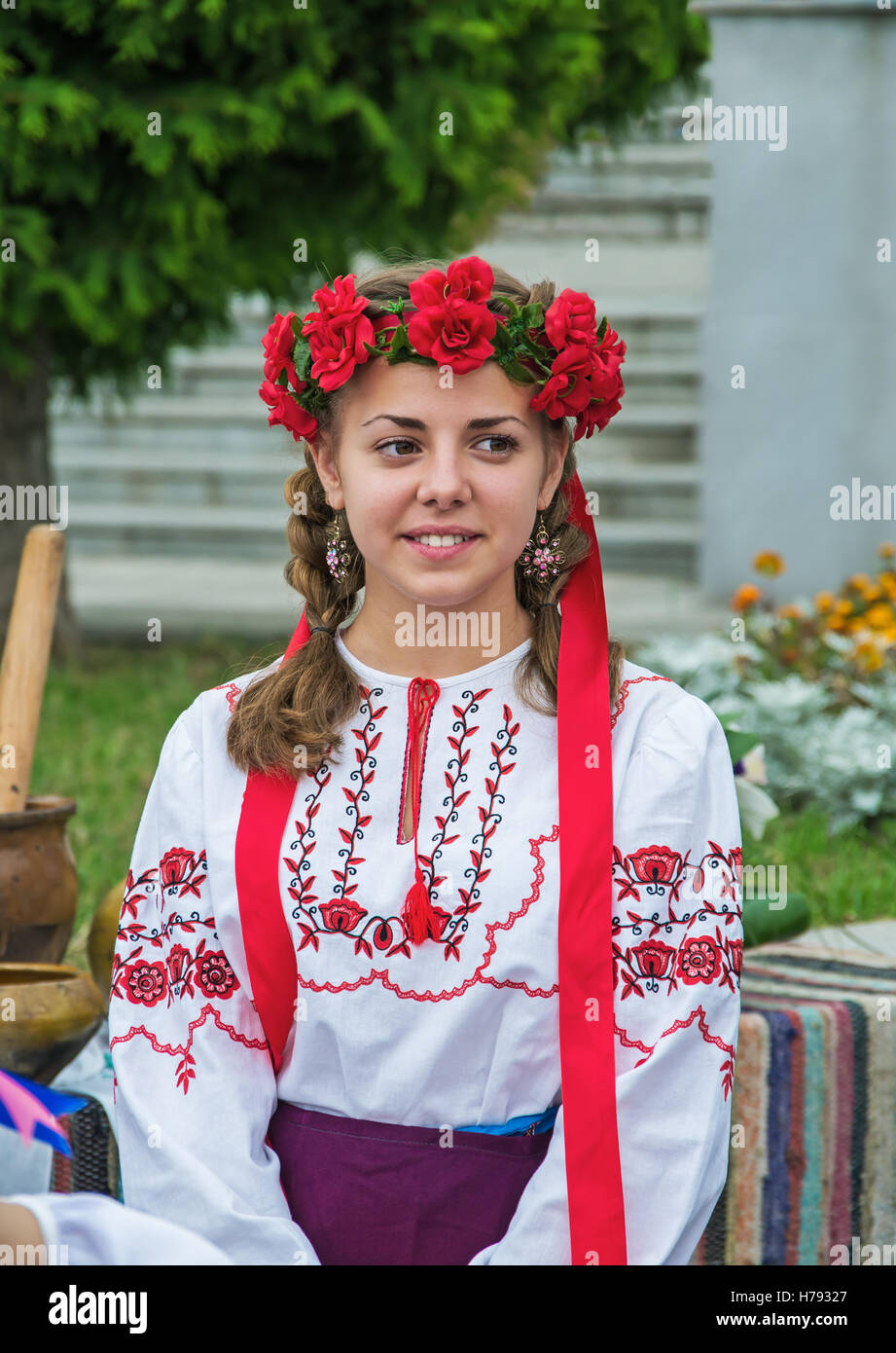 Dnepropetrovsk, Ukraine - September 14, 2013: Ukrainian folk artists ...