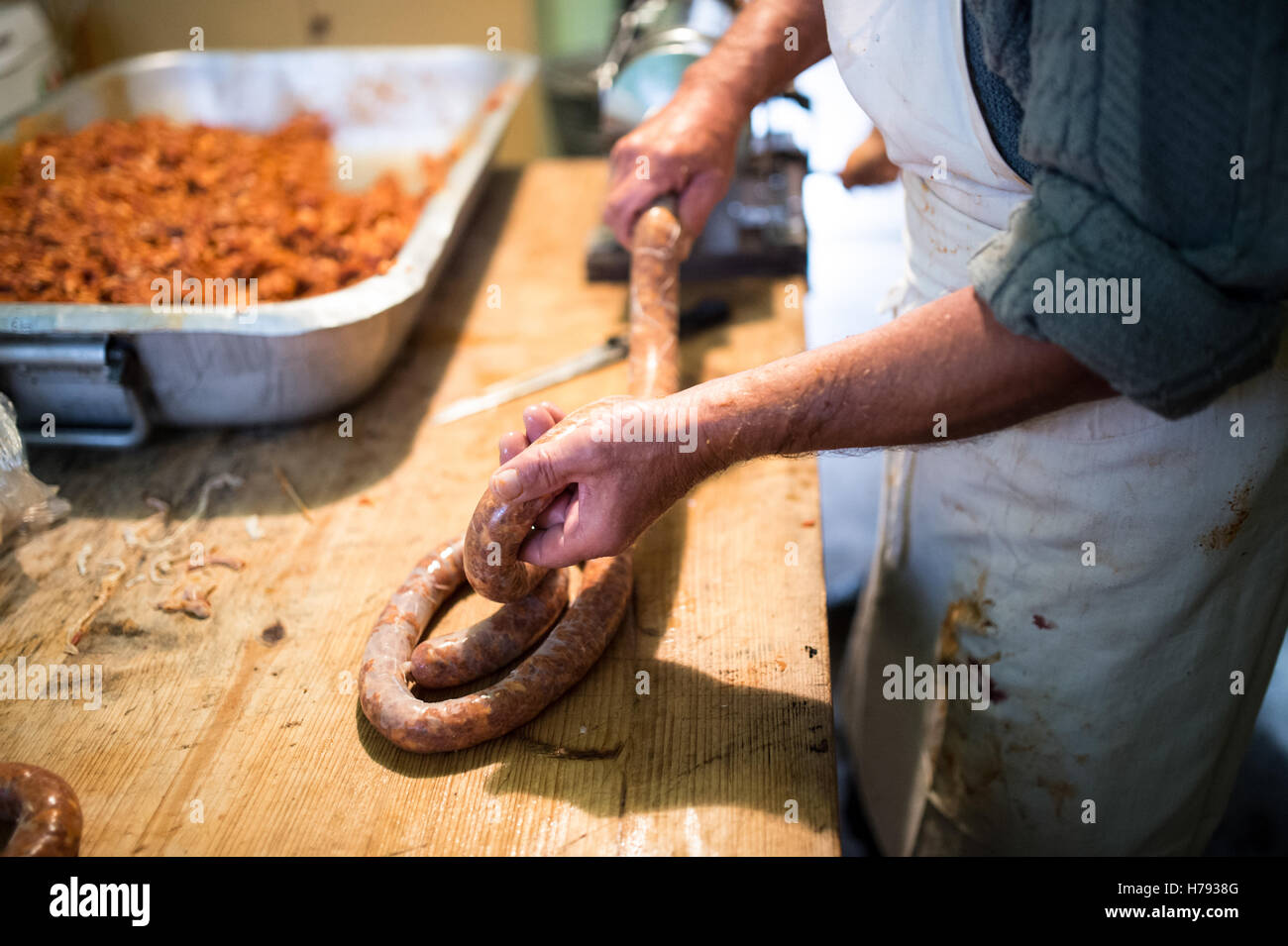 Man making sausages the traditional way using sausage filler Stock ...
