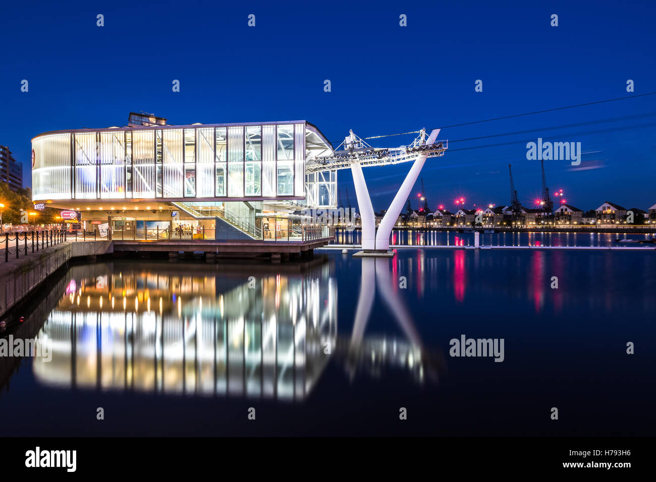 Gondola cable car line hi-res stock photography and images - Alamy