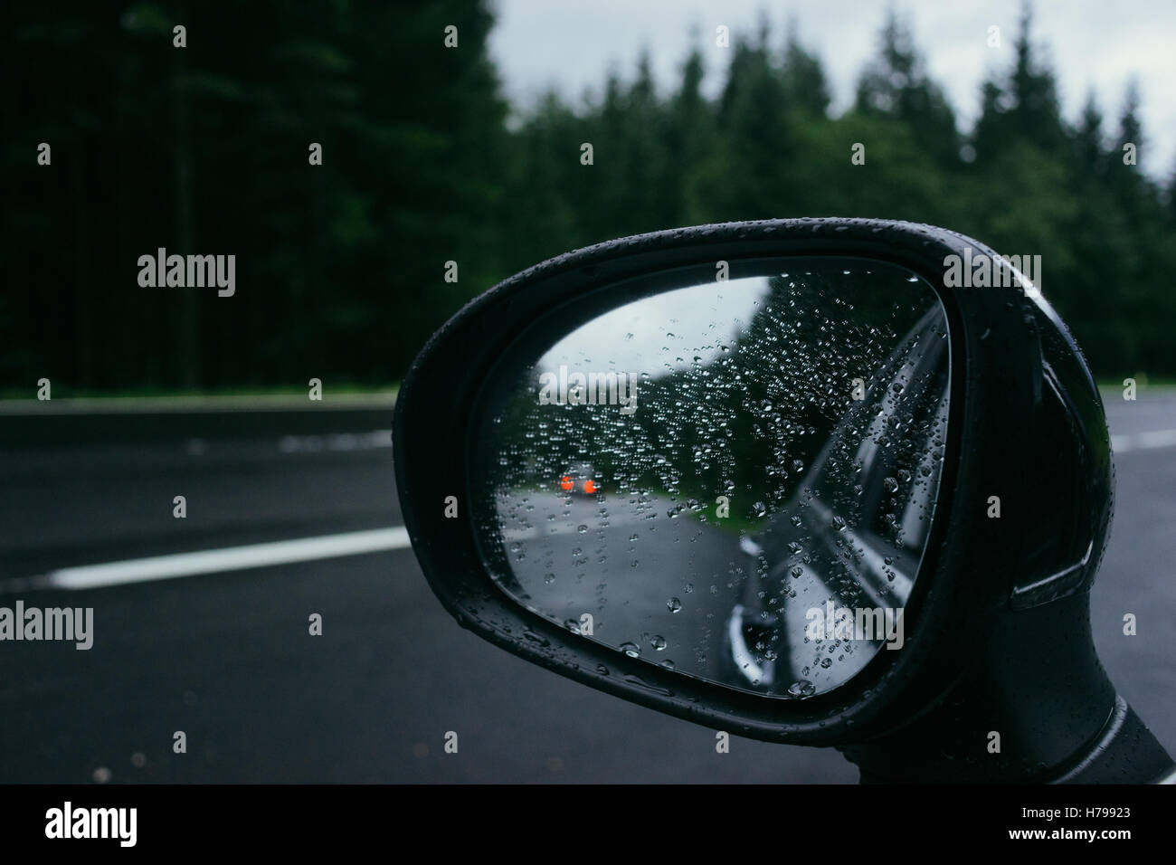 Car side view hi-res stock photography and images - Alamy