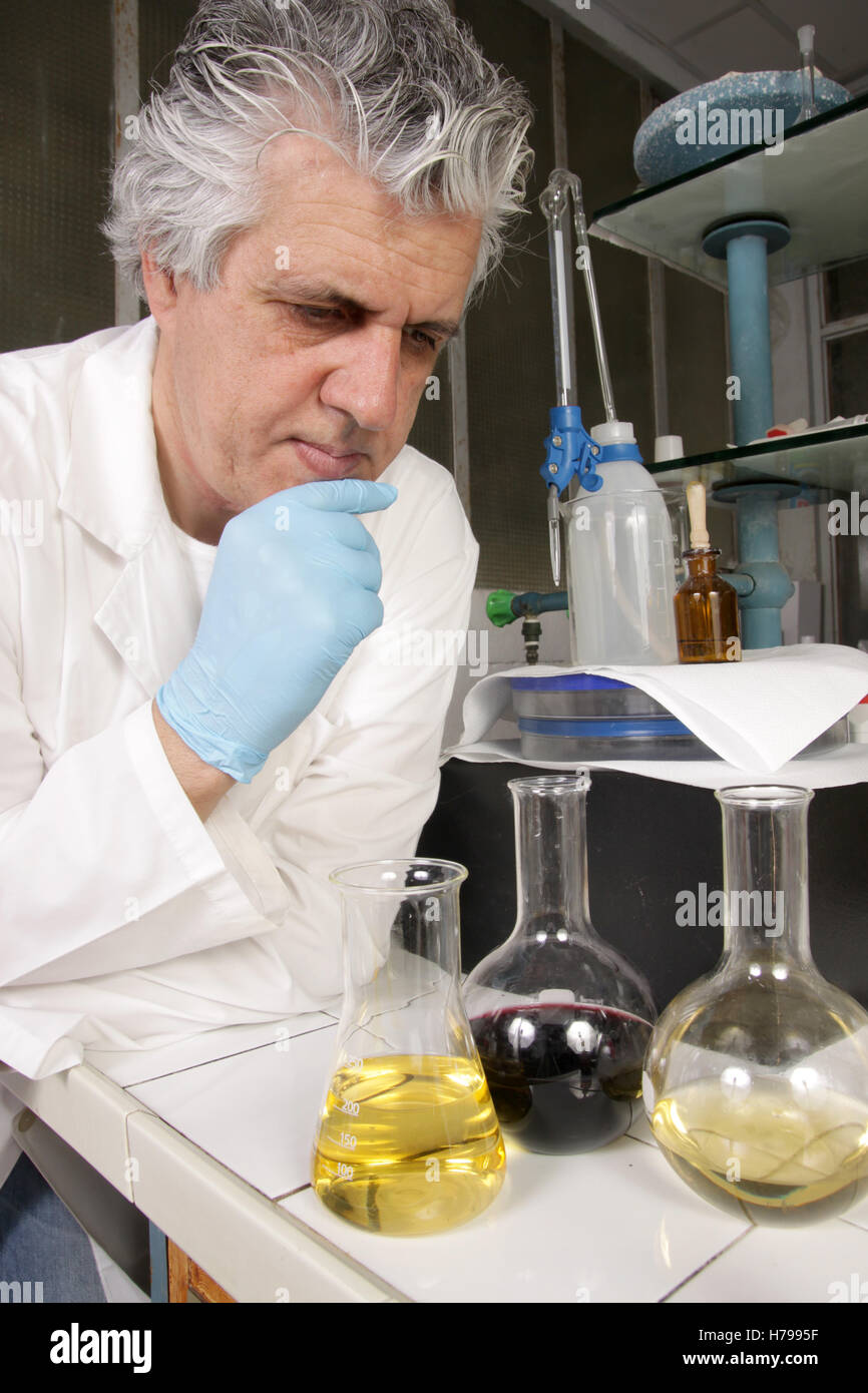 biologist at work in a laboratory Stock Photo - Alamy