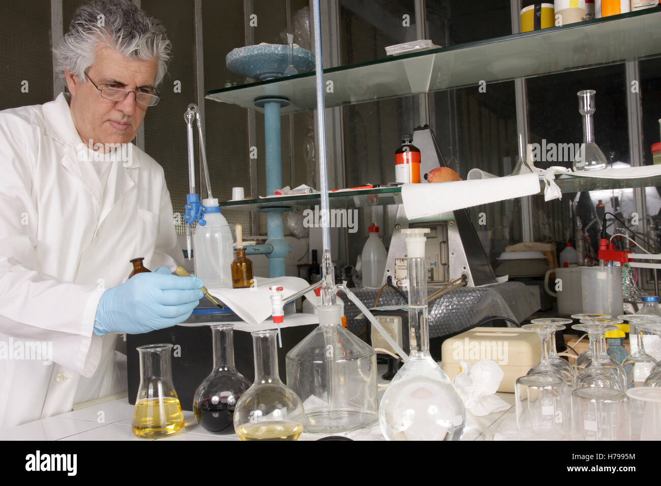 Technologist with microscope hi-res stock photography and images - Alamy
