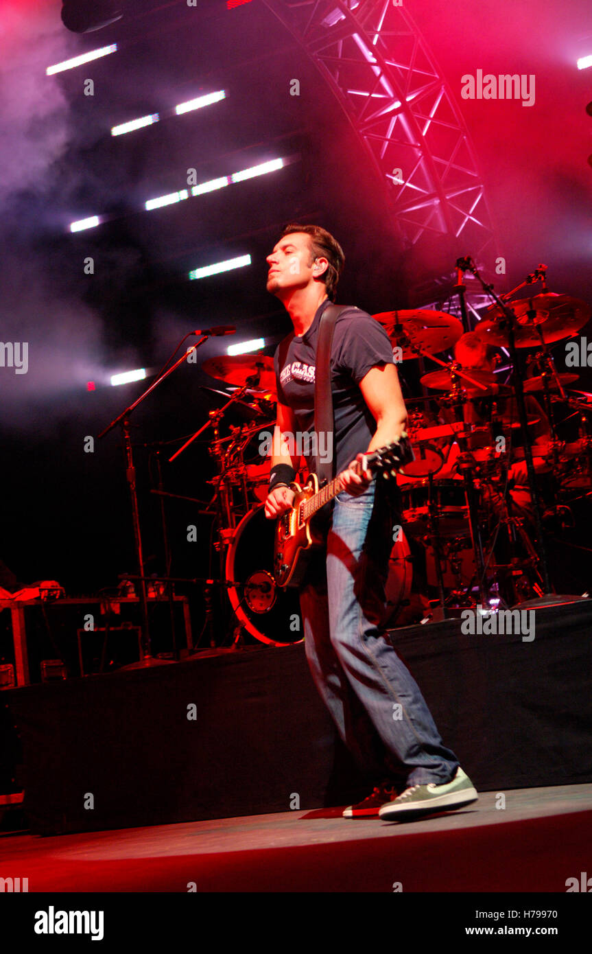 Singer Nick Hexum of 311 performs at the Santa Barbara Bowl on August ...