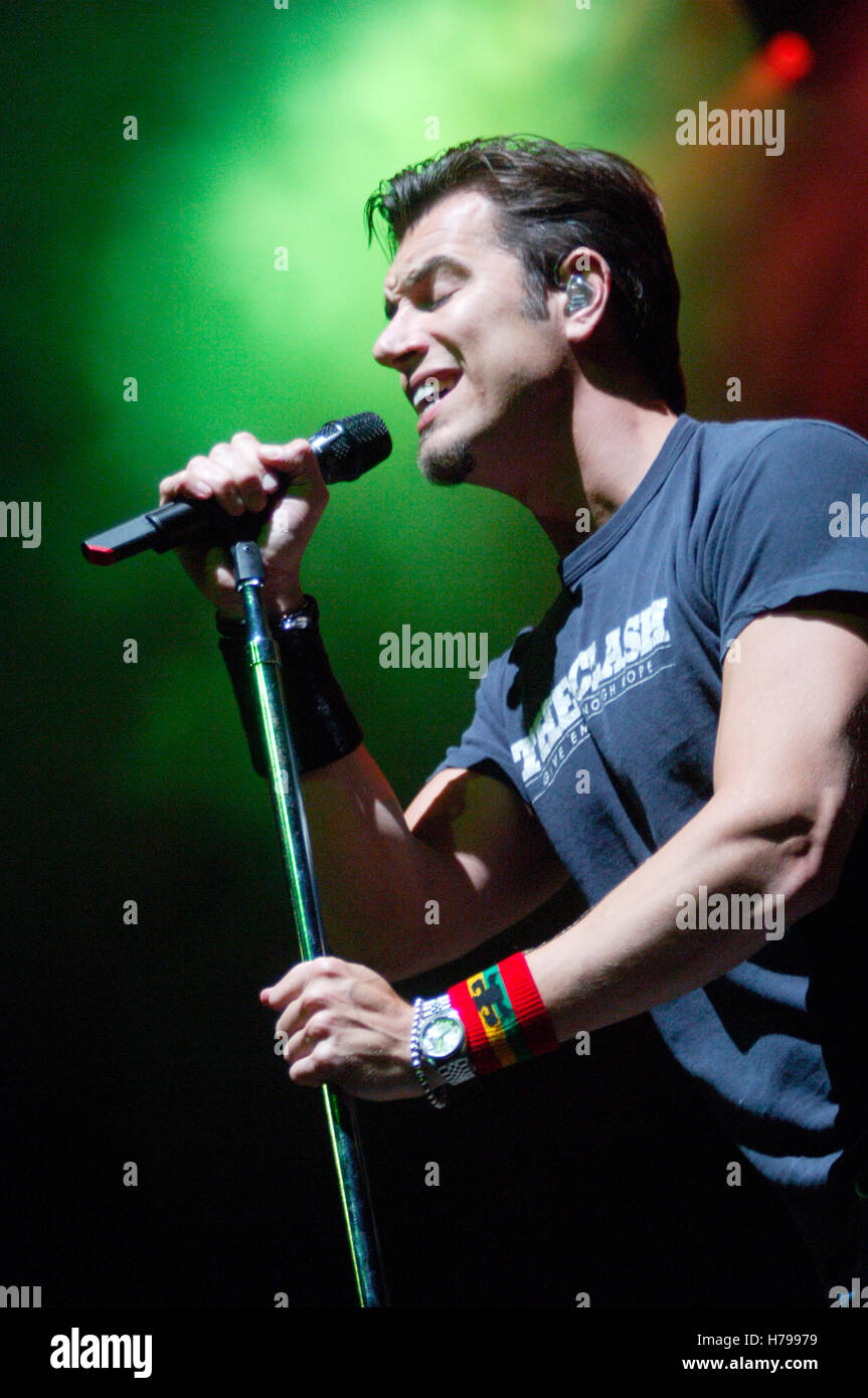 Singer Nick Hexum of 311 performs at the Santa Barbara Bowl on August ...