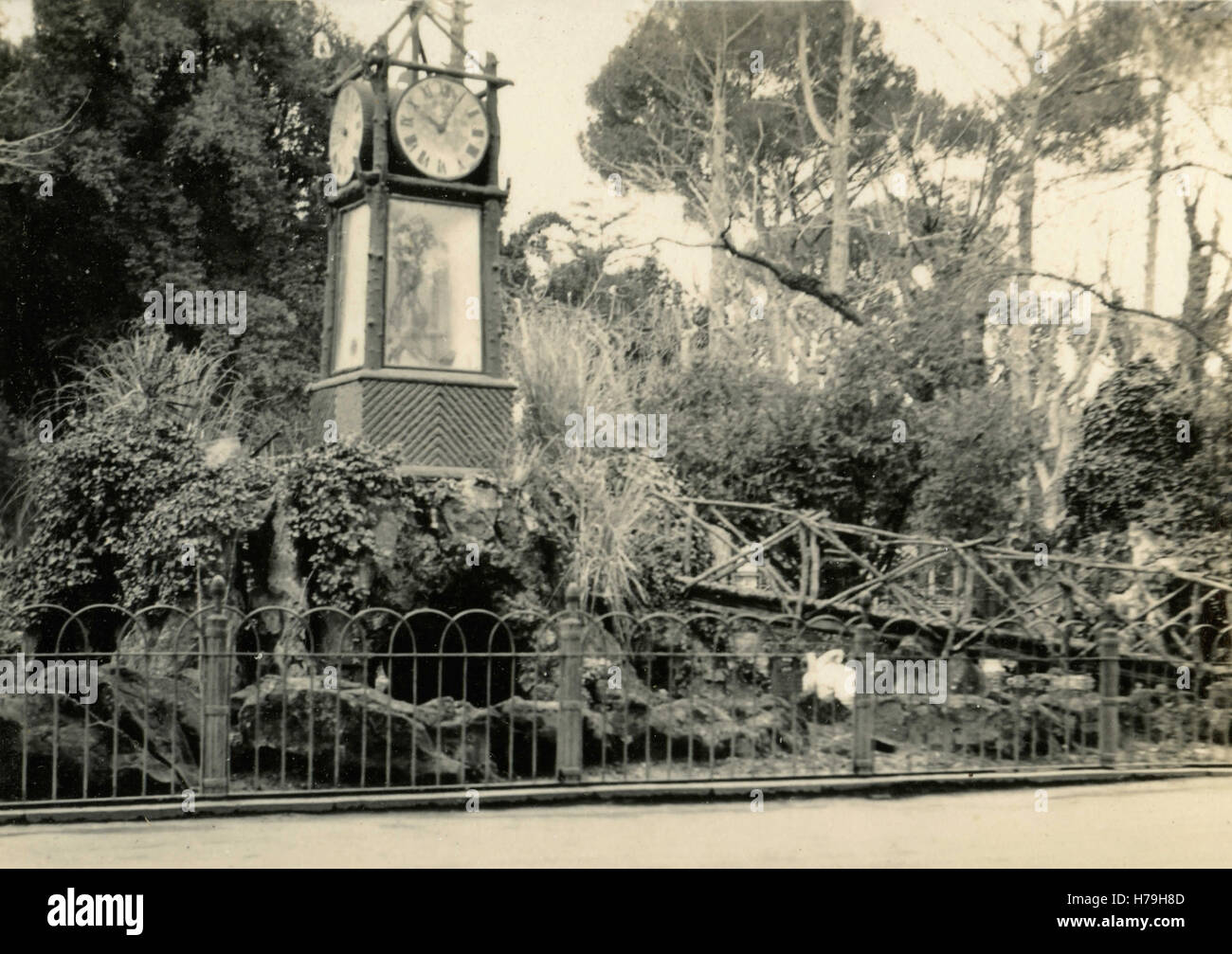 Pincio Garden, the waterclock, Rome, Italy Stock Photo - Alamy