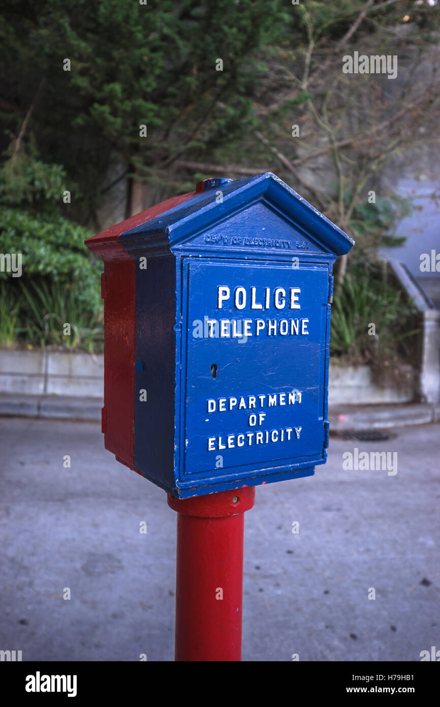 Old vintage police phone box hi-res stock photography and images - Alamy