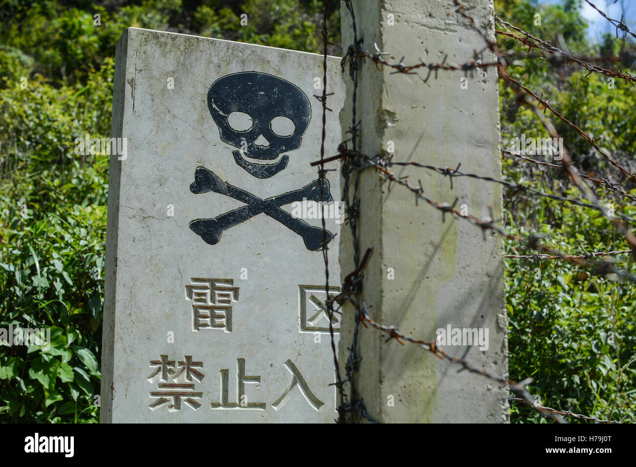 Skull and cross bones hi-res stock photography and images - Alamy