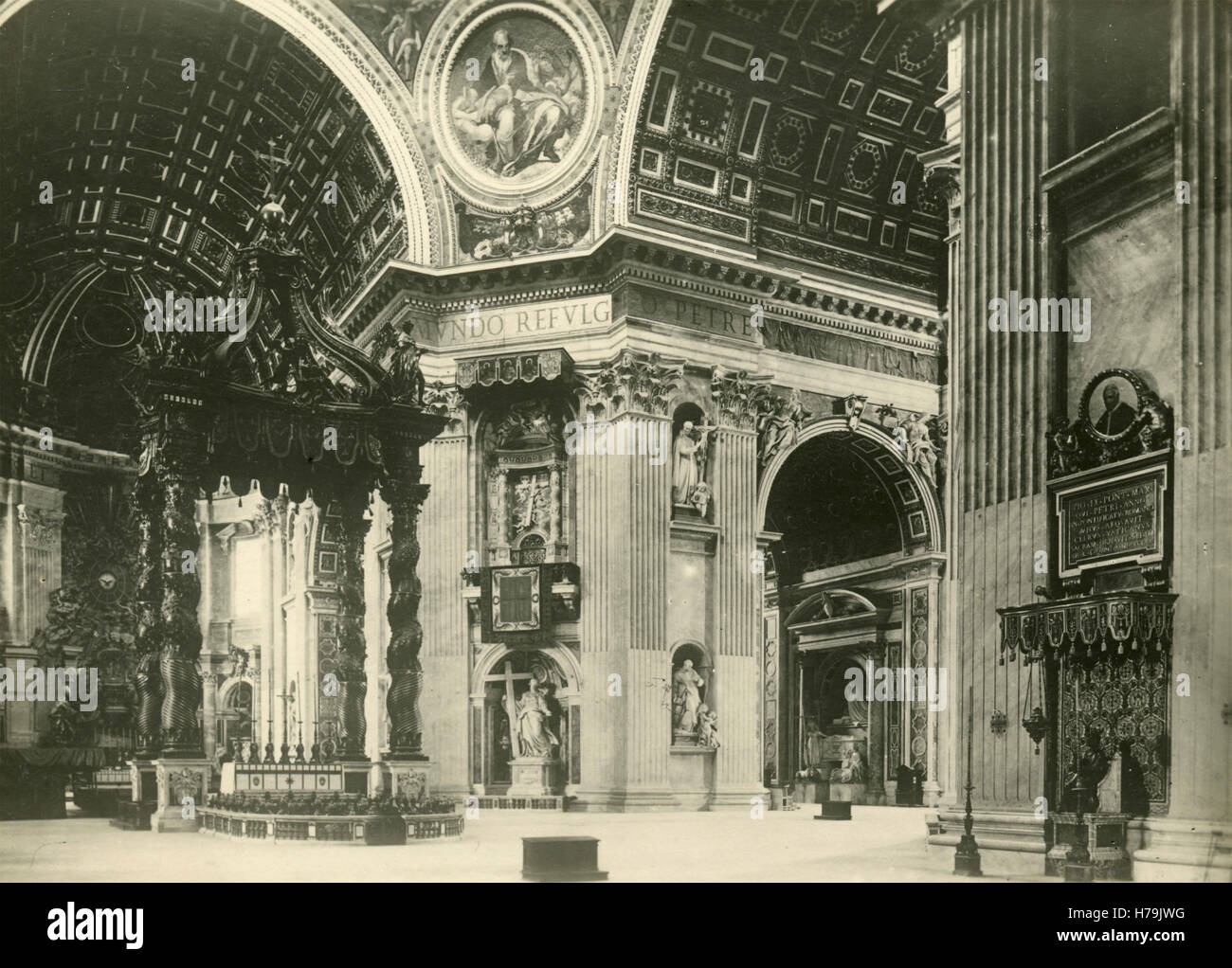 Central nave of St. Peter's Basilica, Rome, Italy Stock Photo - Alamy