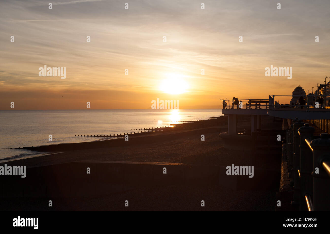 Watching sunset uk hi-res stock photography and images - Alamy