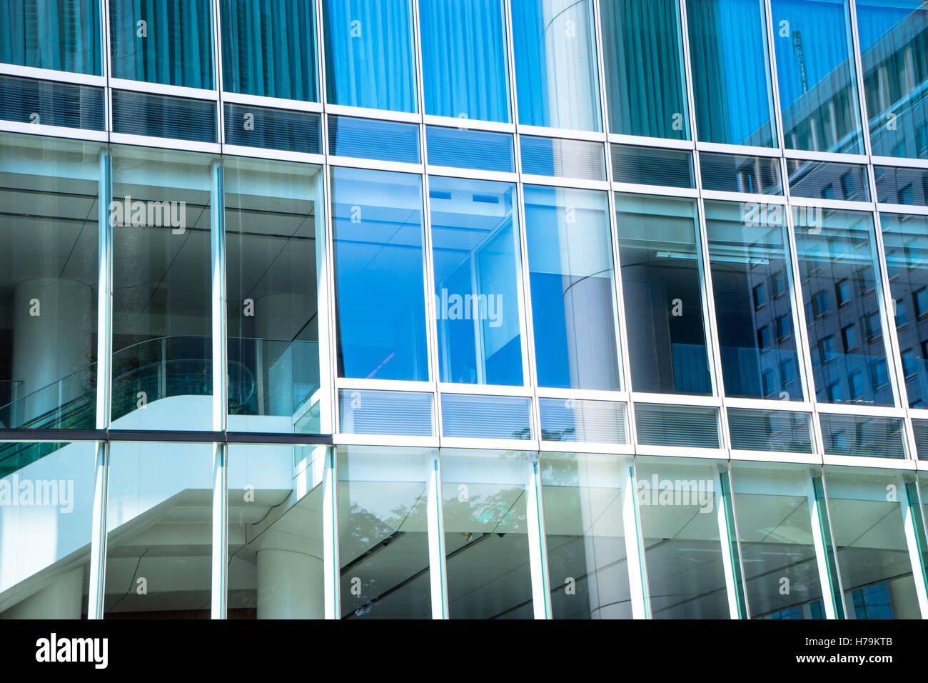 Office building in tokyo hi-res stock photography and images - Alamy
