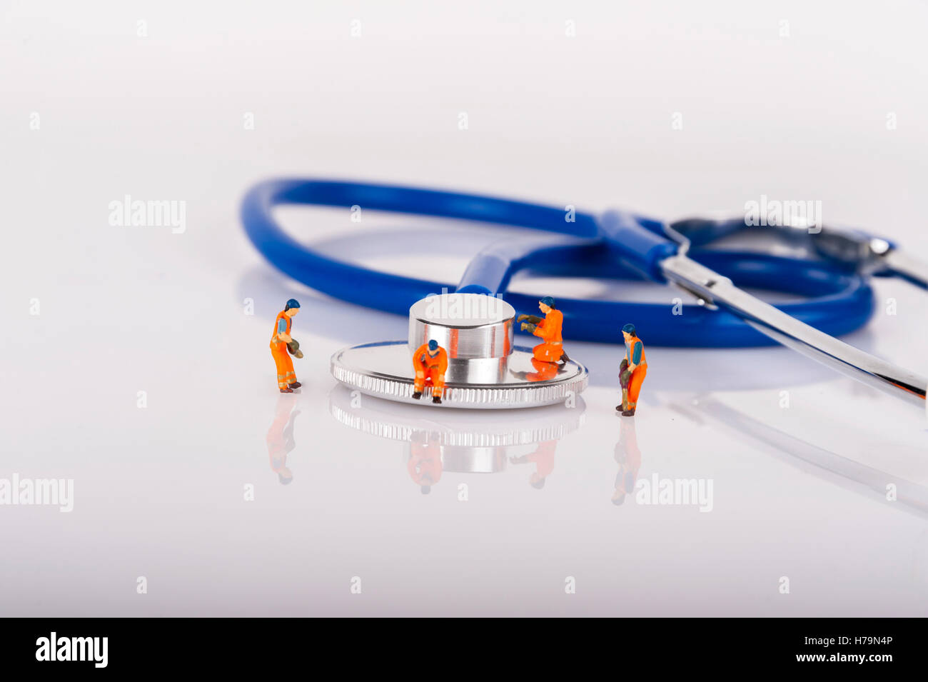 Miniature people medical drug hi-res stock photography and images - Alamy