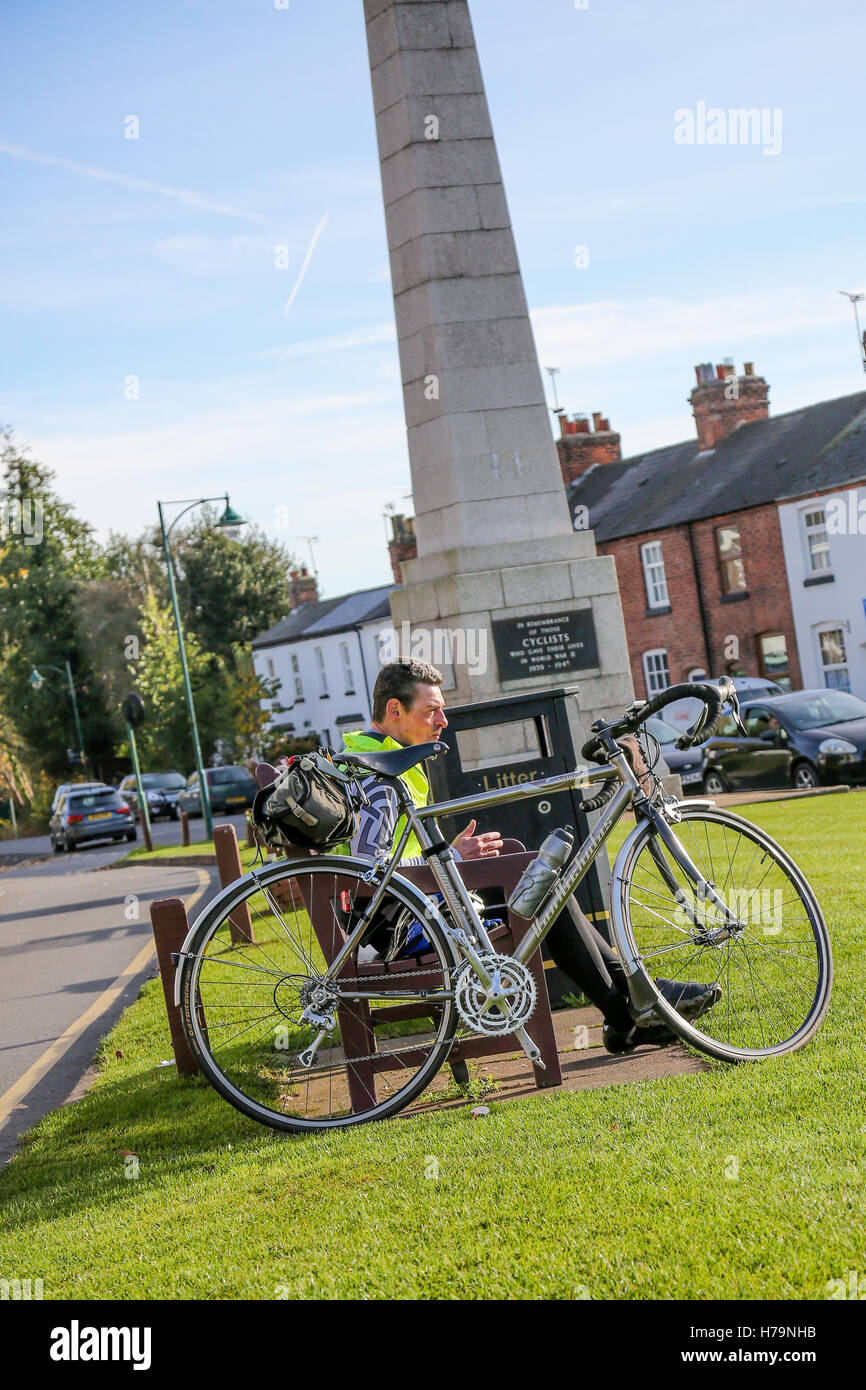 Cyclists war memorial meriden hi-res stock photography and images - Alamy